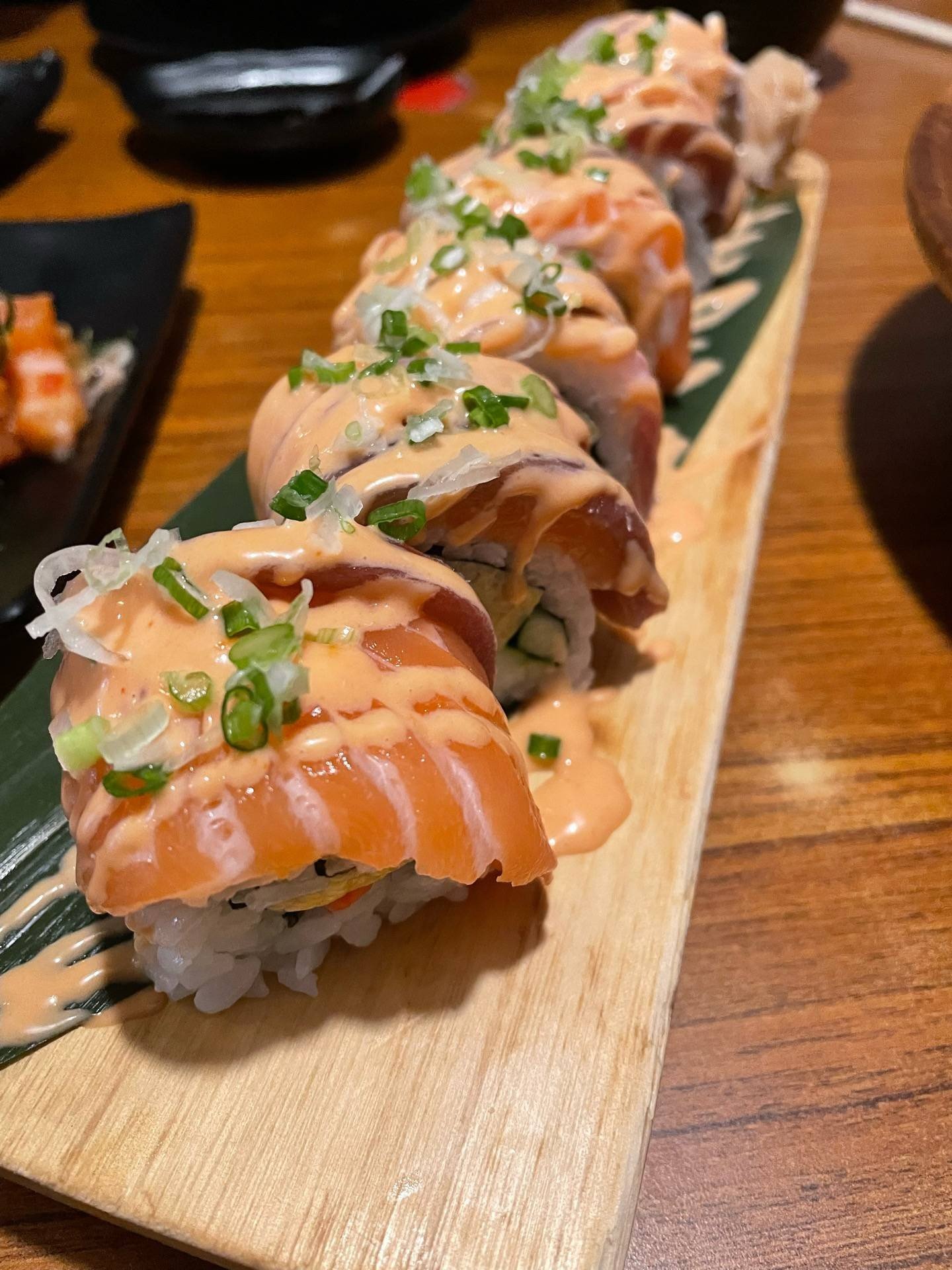 Salmon roll ร้าน Ebisu Sushi เอกมัย ซอย 10 - Wongnai