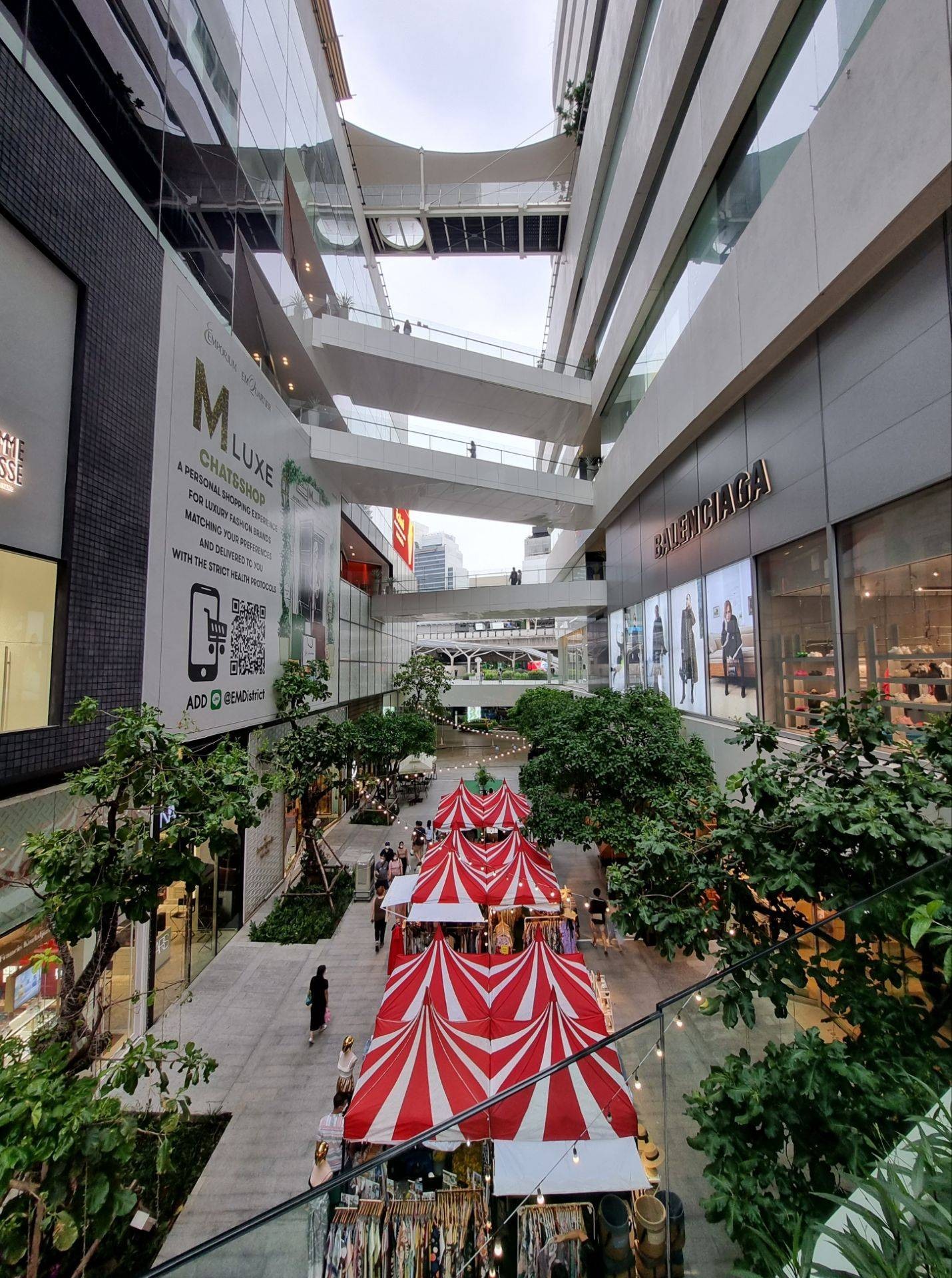 รูป EmQuartier