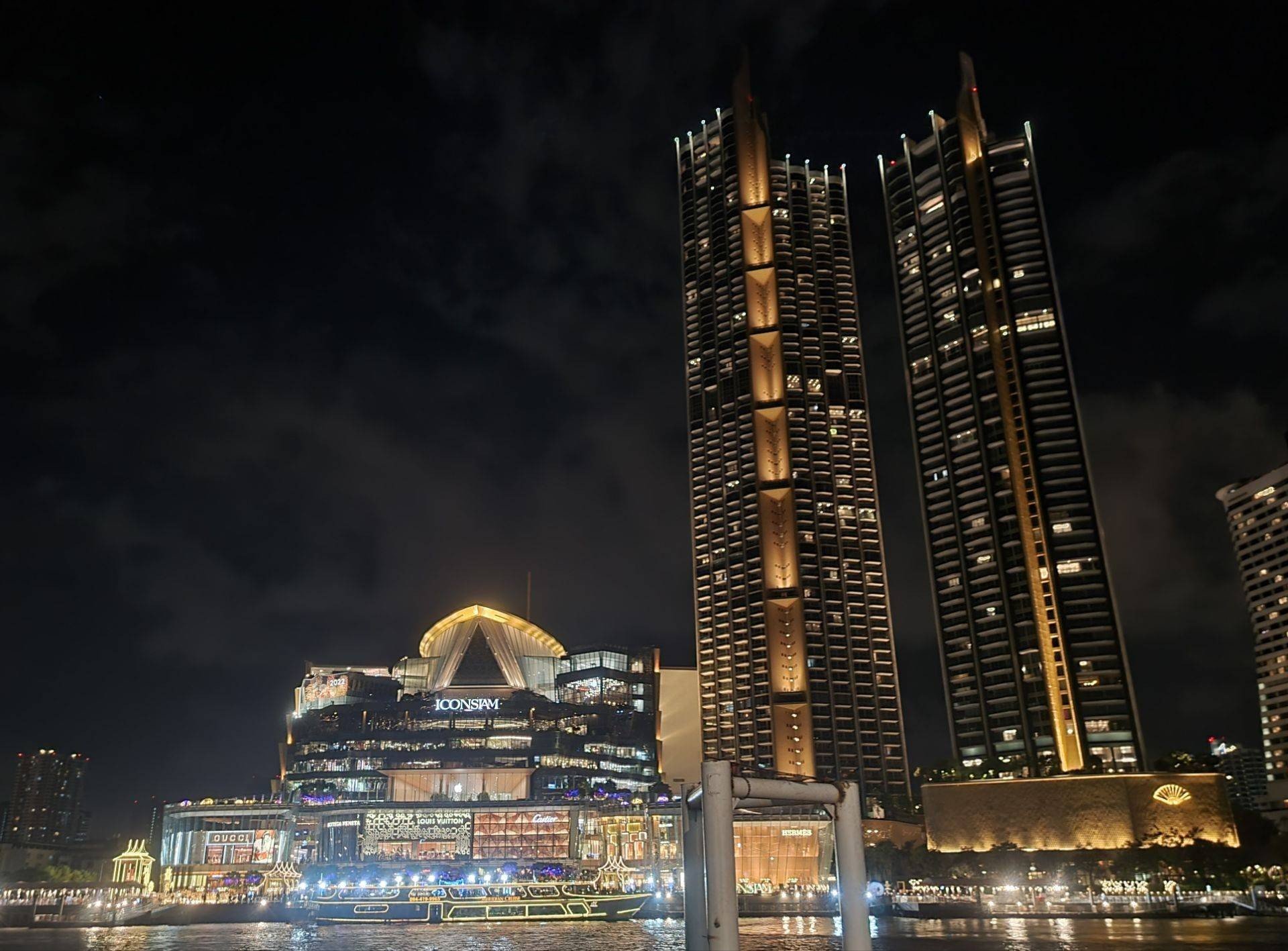 รีวิว Howler Bar & Grill - ร้านอาหาร บรรยากาศดี ตรงข้ามไอคอนสยาม