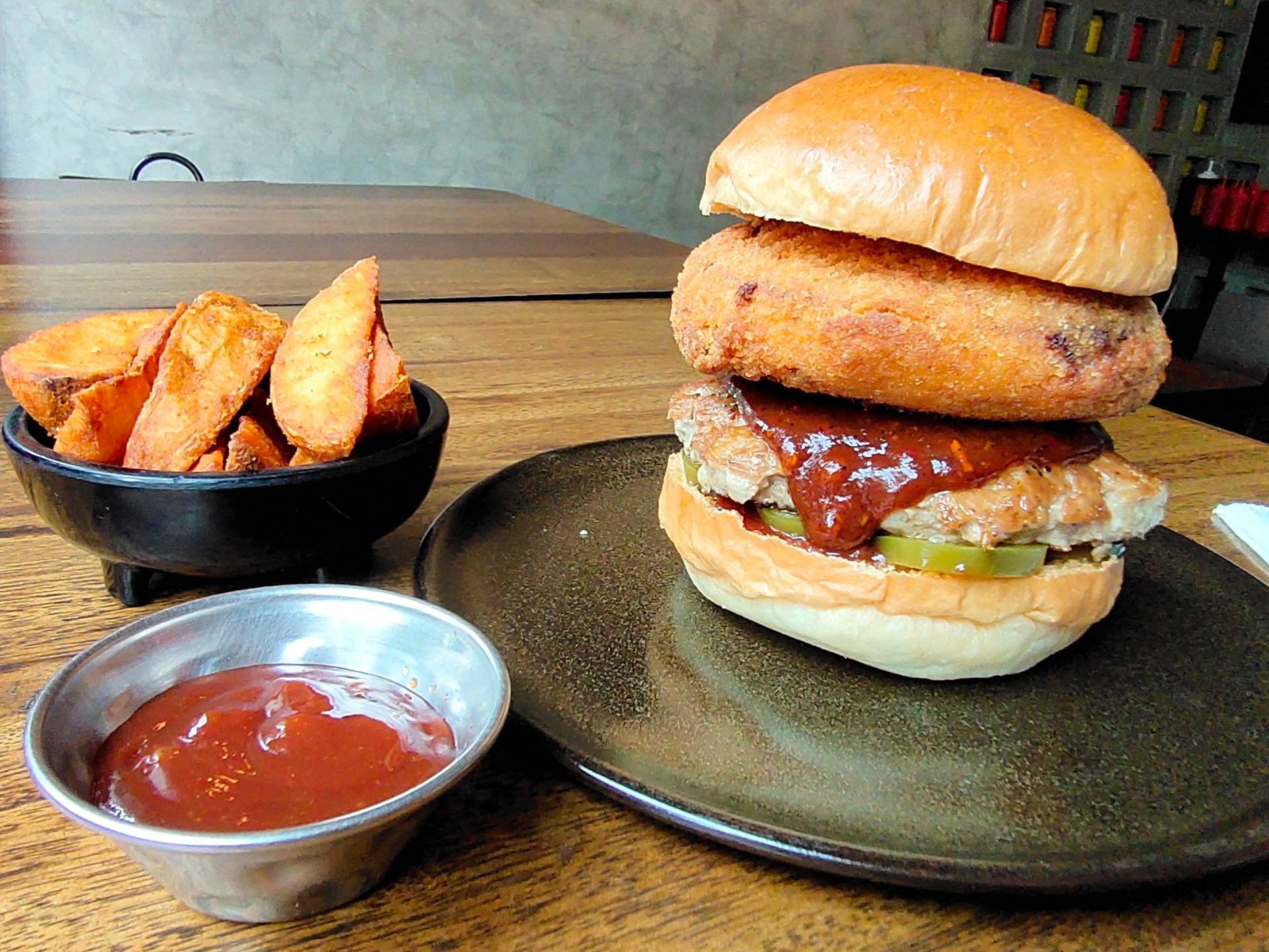 Cheesy Monster ร้าน Cast Iron Burgerhaus