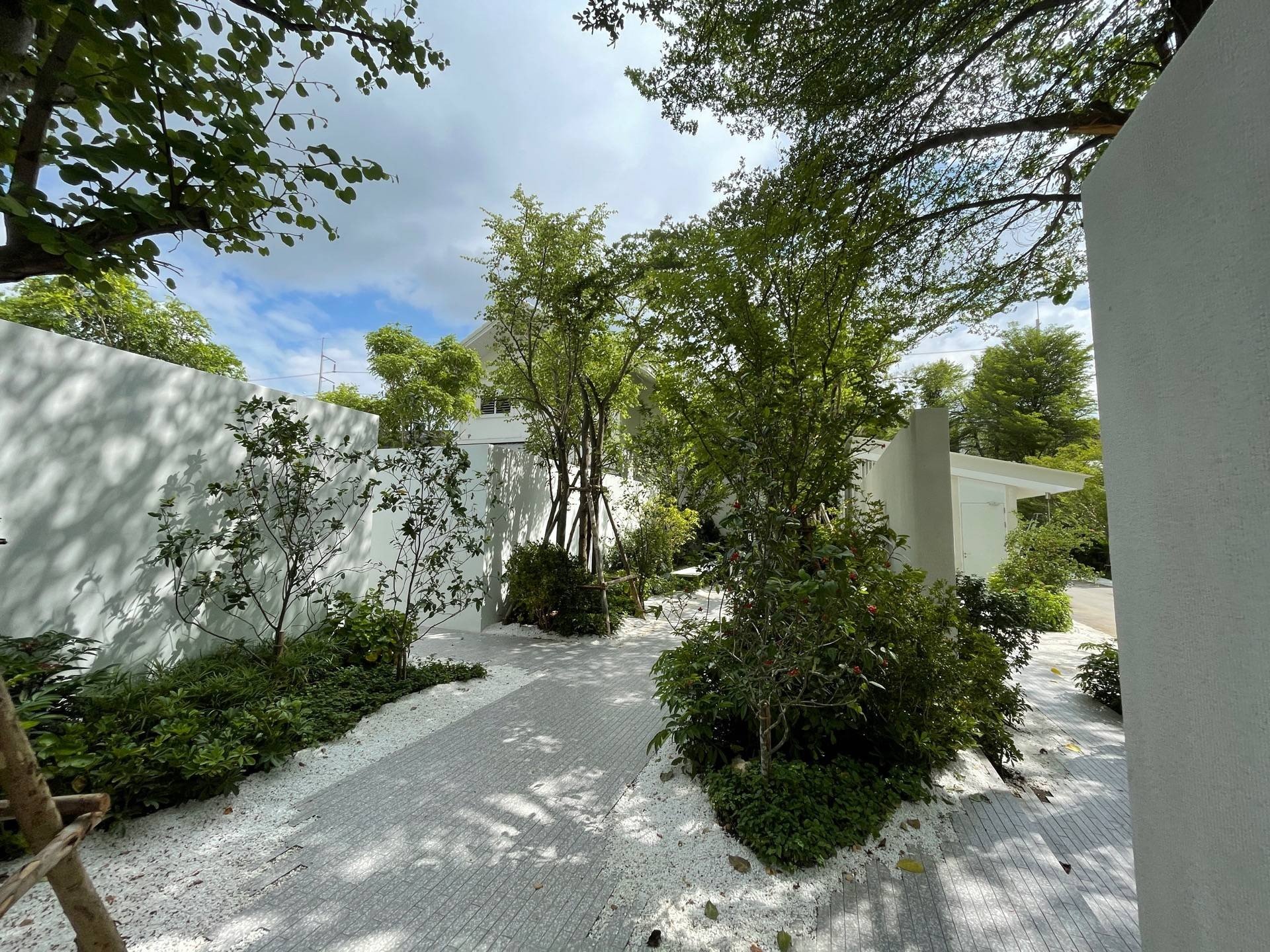 รีวิว NANA Coffee Roaster Bangna - ร้านดูดี แต่งที่นั่งชวนงงไปหน่อย ...