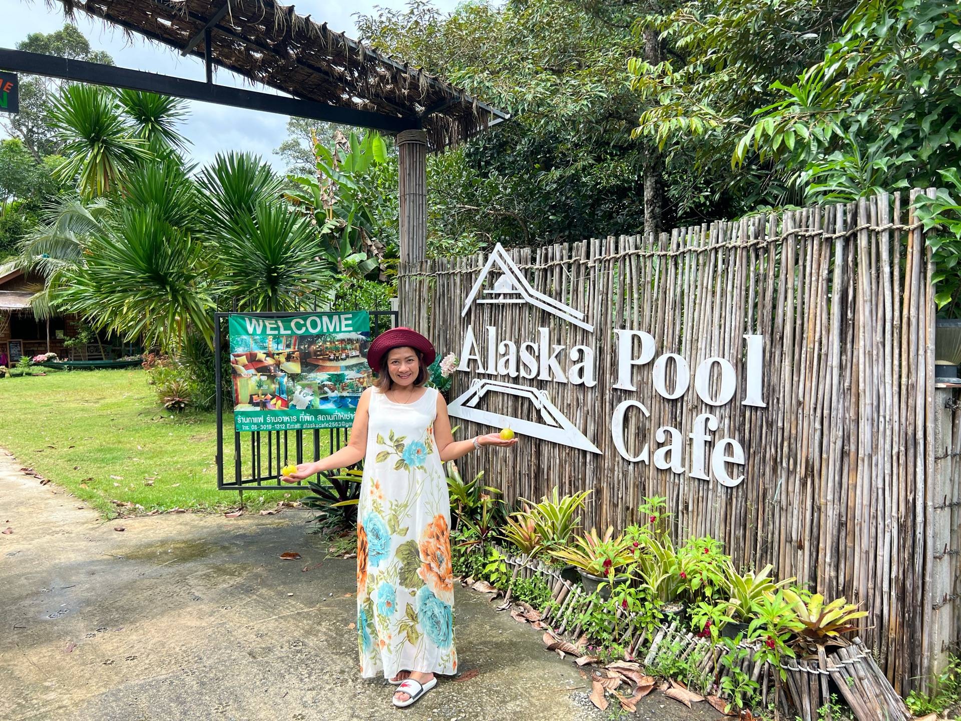 รีวิว Alaska Pool Cafe ลานสกา - ร้านกาแฟ สระน้ำ ลานสกา