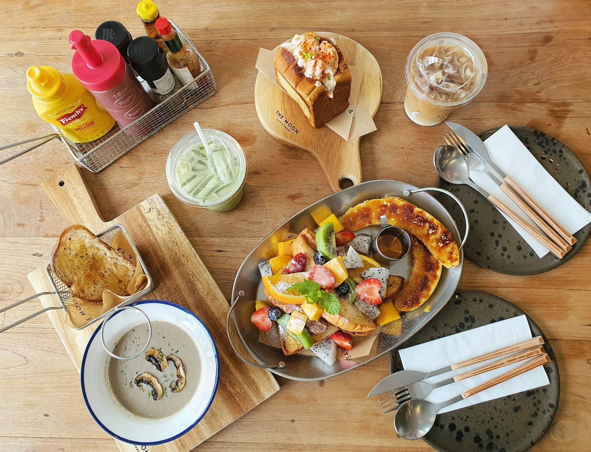 รีวิว MOON cafe & eatery - All Day Breakfast บรรยากาศสบายๆ