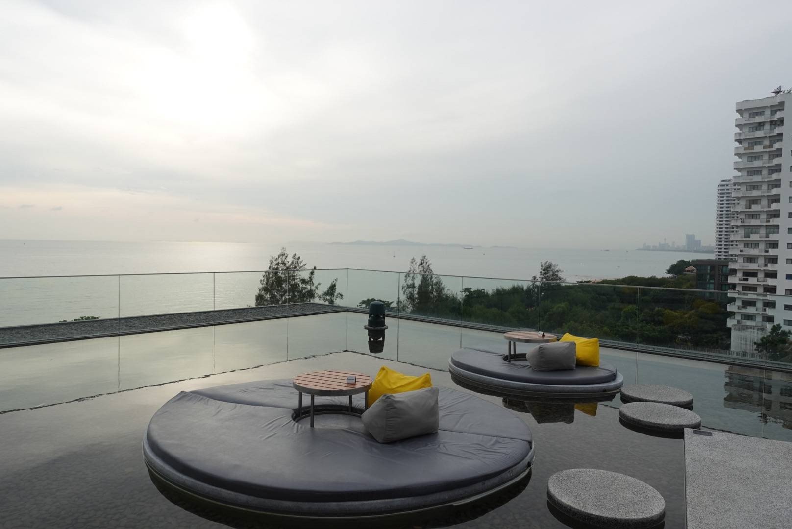 รีวิว over the moon sky lounge - Good view@Rooftop bar 🌕🌙💫