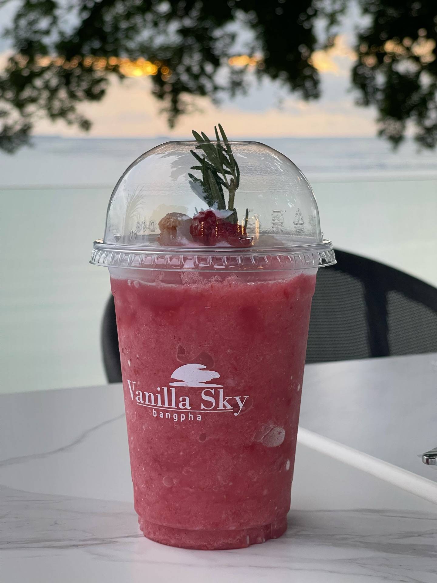 Lychee Raspberries Frappe ร้าน Vanilla Sky Bangpha