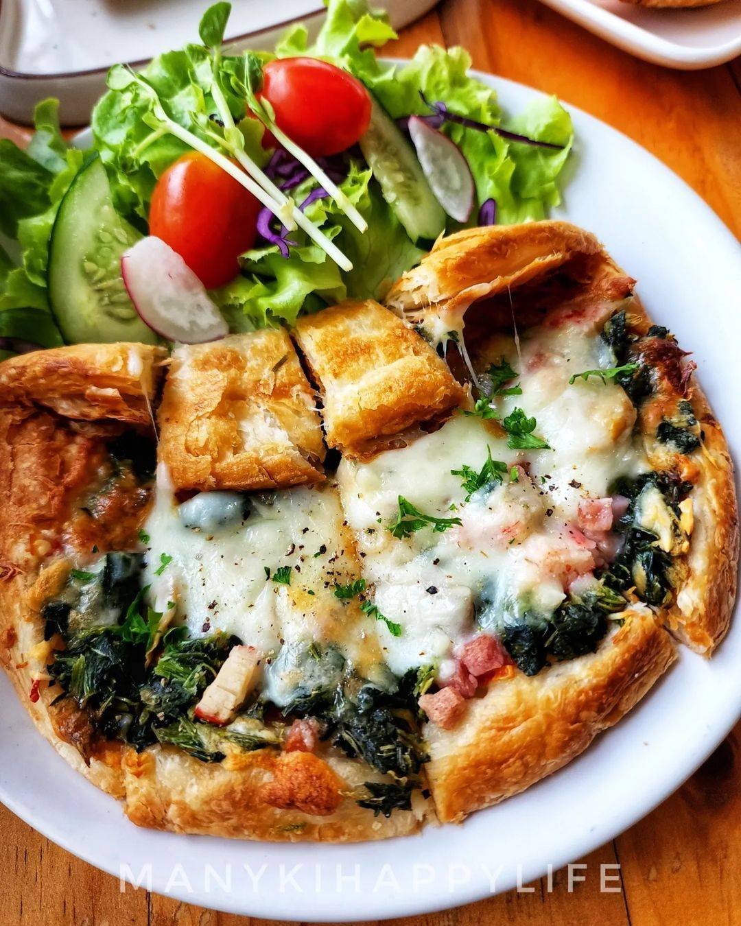 Spinach Cryspy Cheese Roti • อร่อยมากกก คือแป้งโรตีกรอบบบสุดๆ ชีสยืดดด ...