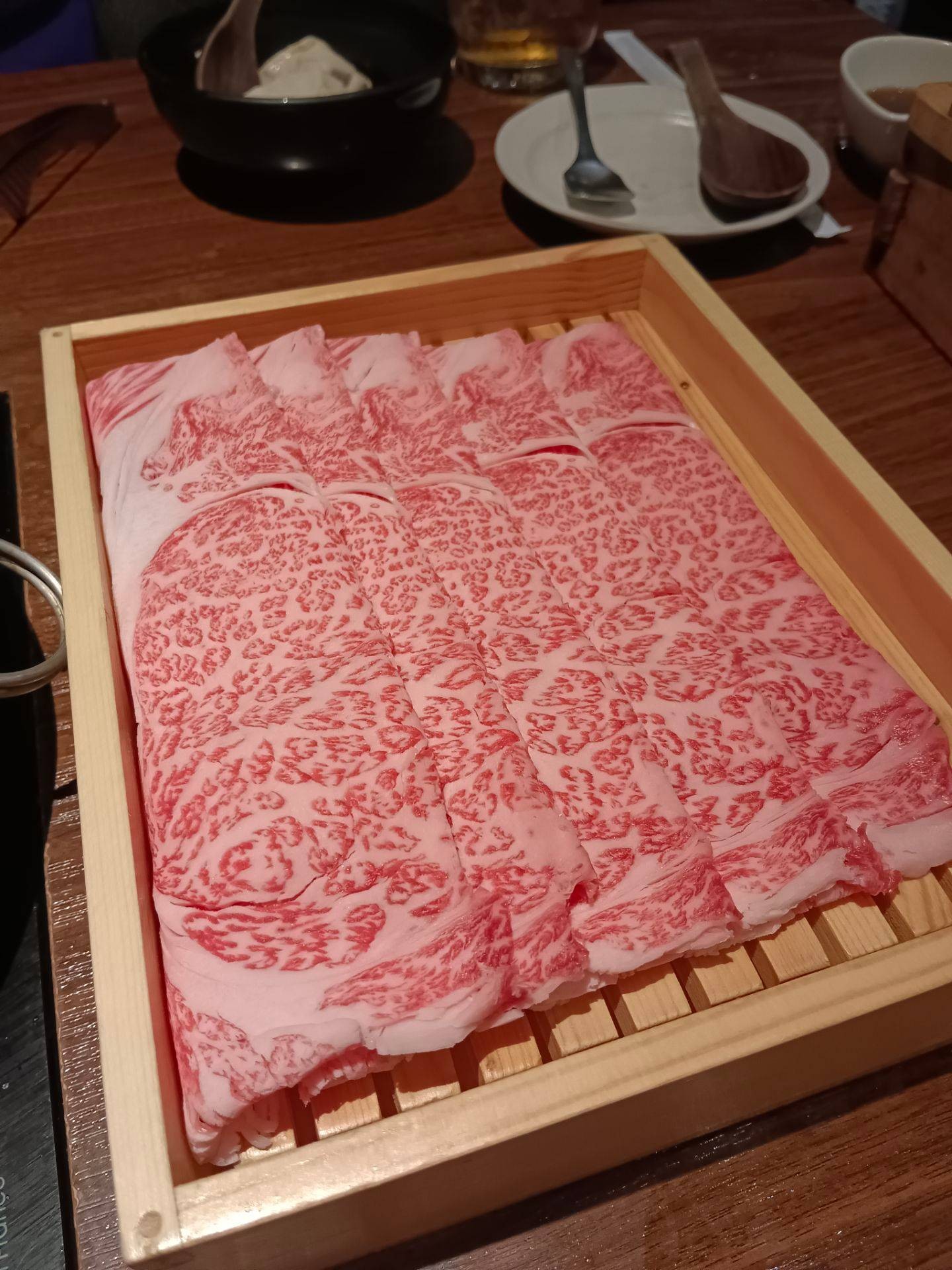 Oumi Gyu (Beef) • เนื้อ Oumi gyu ตัวนี้เราสั่งแยก 1 ถาด ร้าน Nabezo ...