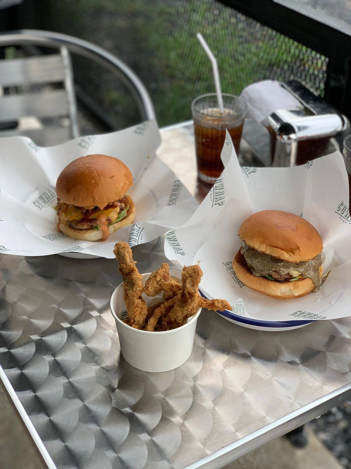 Birdy bar ร้าน COWNAP Burger House - Wongnai