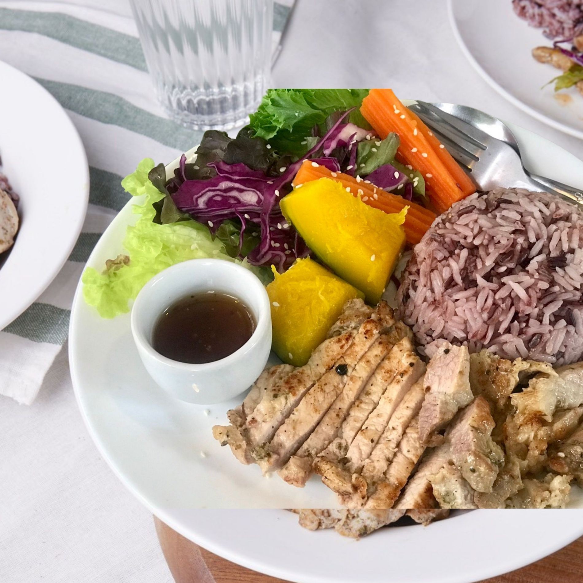 ข้าวหน้าสเต็กหมู หมักคลีน 320 kcal • image ร้าน สเต็กกินกับ อาหารคลีน ...