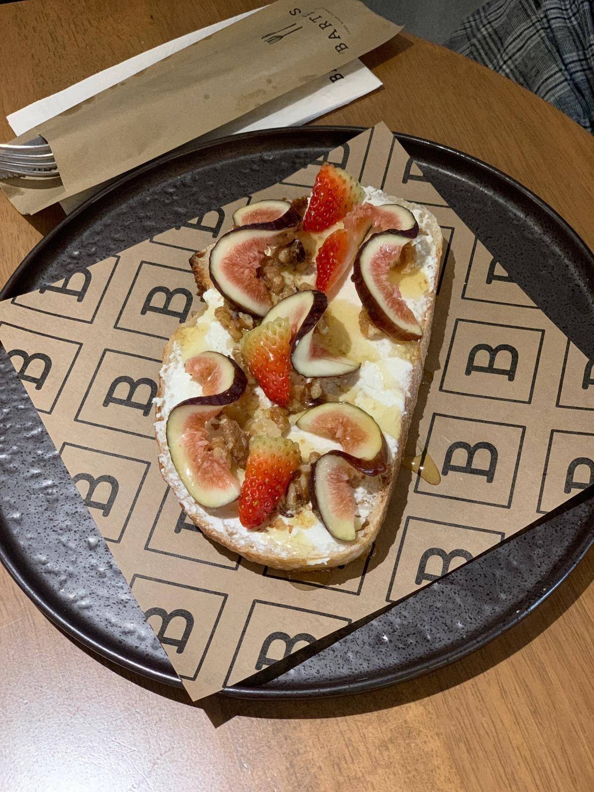 Figs & Ricotta ร้าน Bartels Craft Bread Coffee & Juicery Phrom Phong - Wongnai