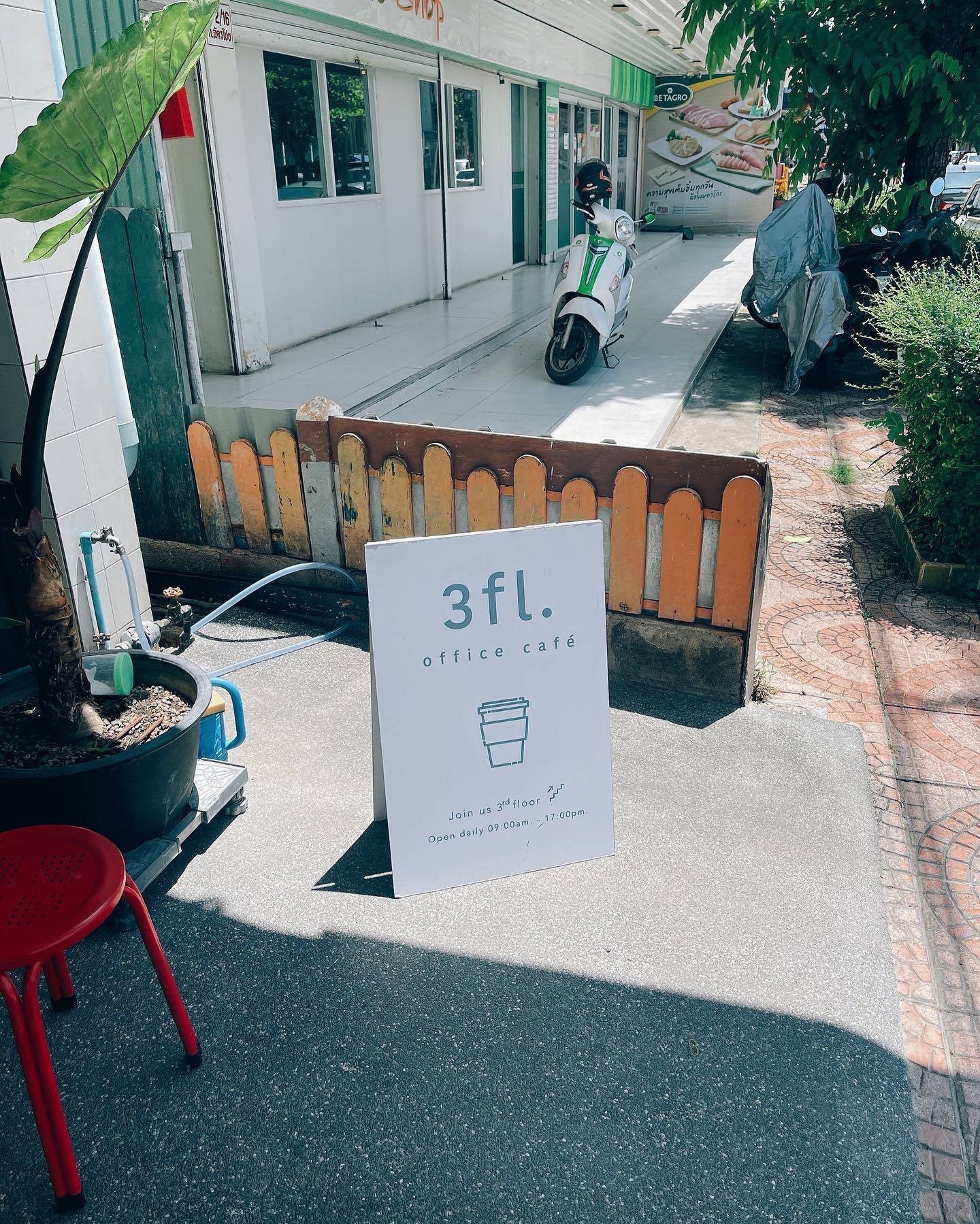 รีวิว 3fl.office café - น่ารัก ขั้น 3 ของตึก แต่ระหว่างชั้น จะมีมุมให้ ...