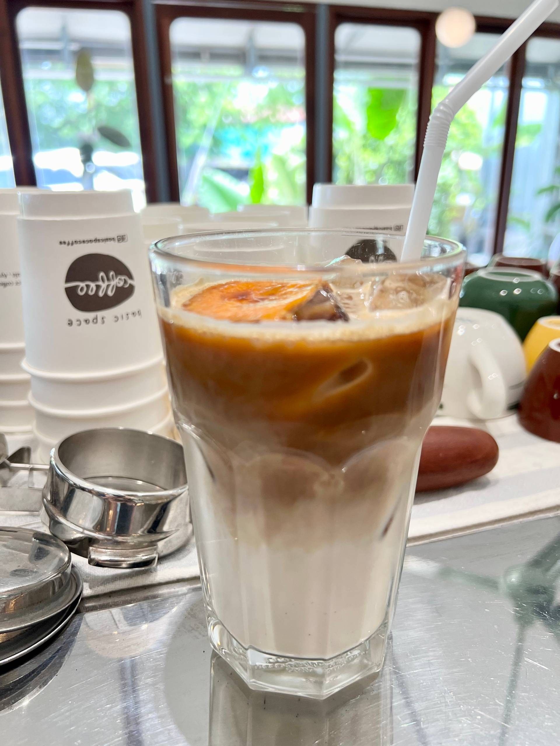 รีวิว Basic Space Coffee - ร้านกาแฟแบบมินิมอล