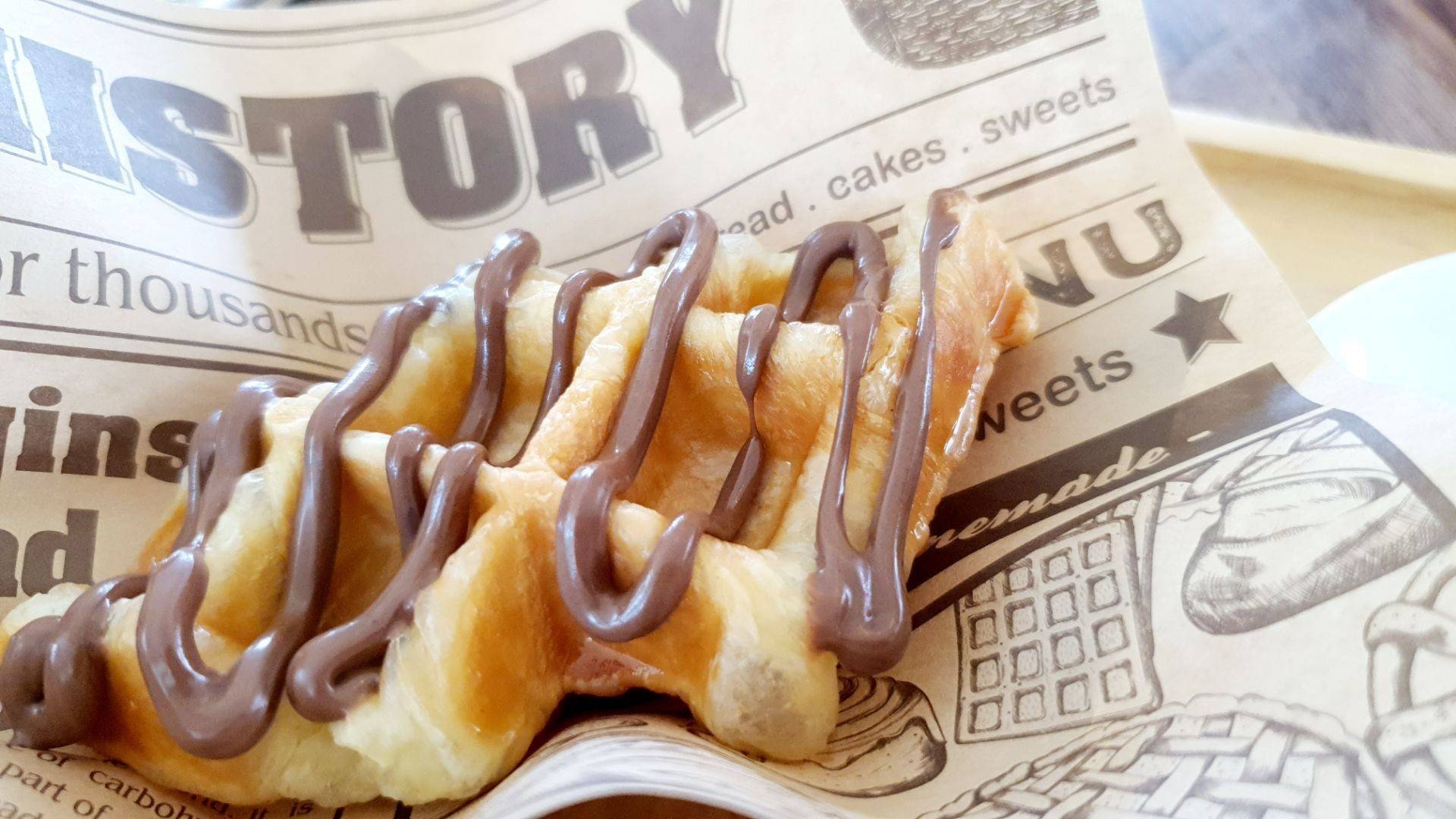 รีวิว Fairy Tale Cafe - คาเฟ่เล็กๆสวยงามครอฟเฟิลอร่อยมาก