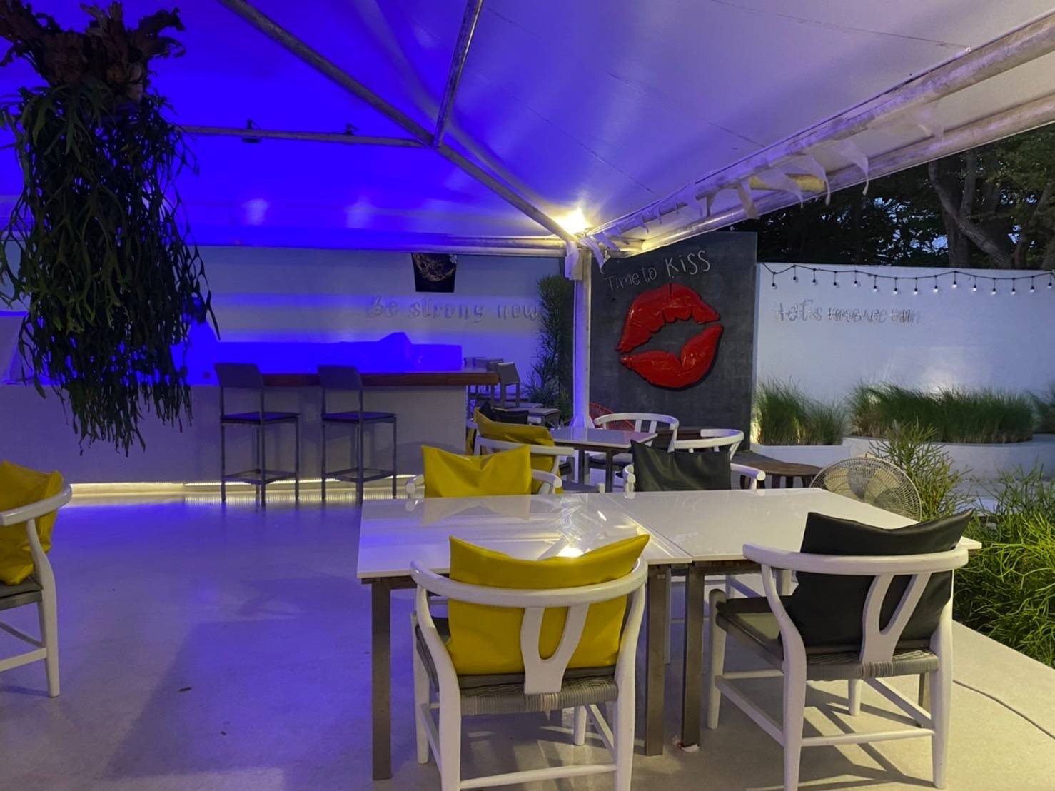 รีวิว Kiss Cafe & Beach Cuisine