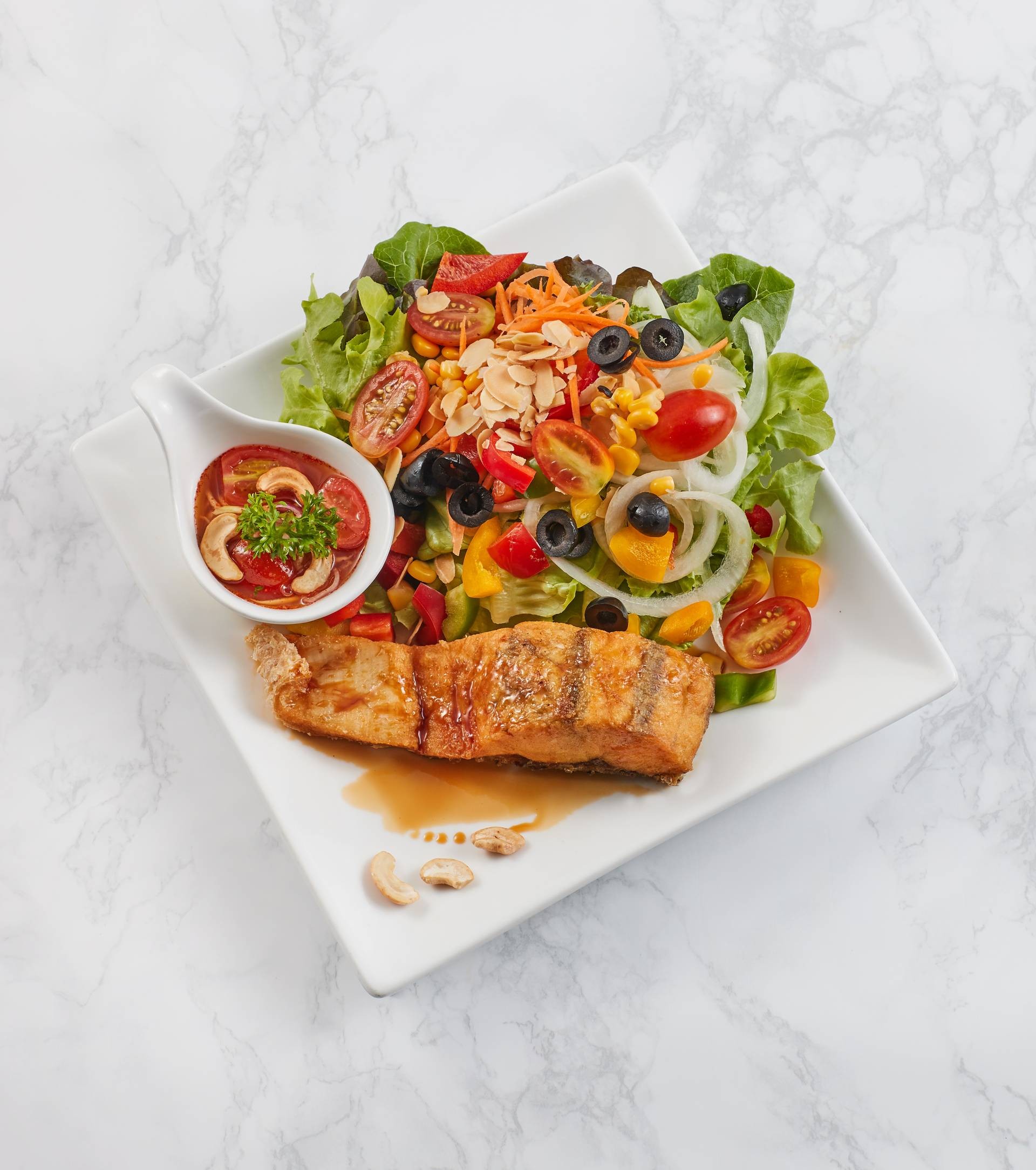 สลัดปลากระพงทอดน้ำปลา ร้าน Salad Factory เซ็นทรัลลาดพร้าว - Wongnai