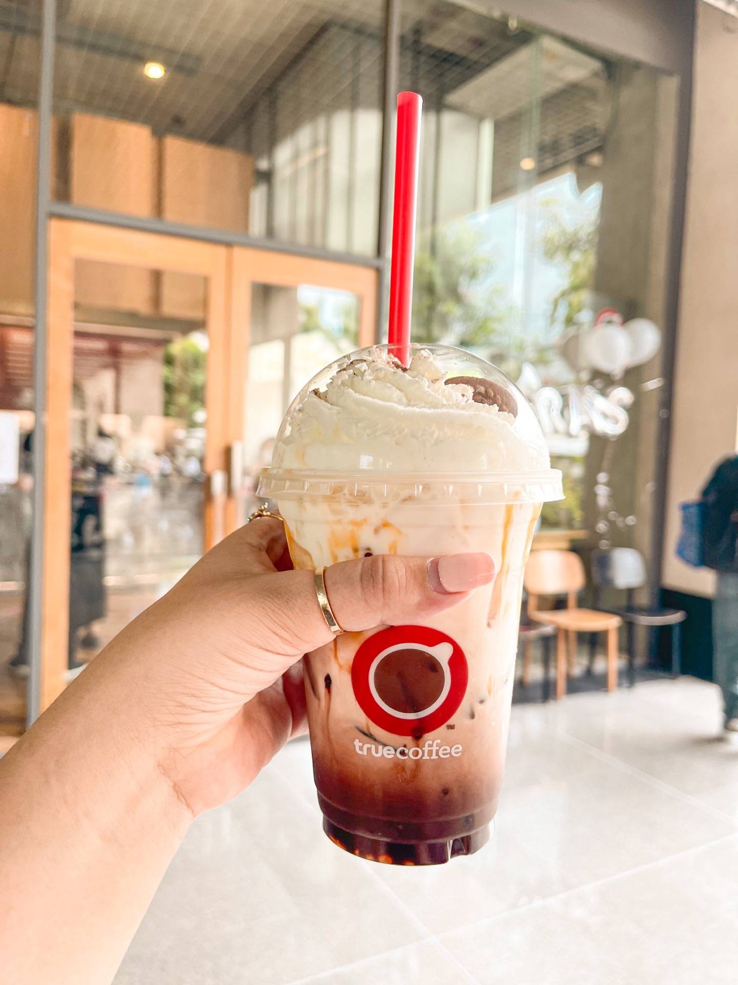 รีวิว True Coffee จุฬาลงกรณ์มหาวิทยาลัย (อักษรศาสตร์) - เมนูใหม่ Ovaltine Finest Caramel Latte