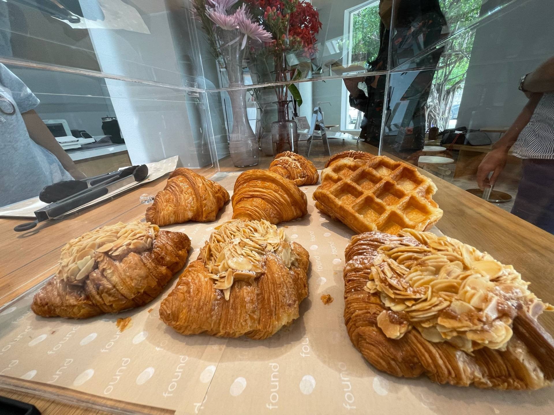 รูป found cafe นวลจันทร์