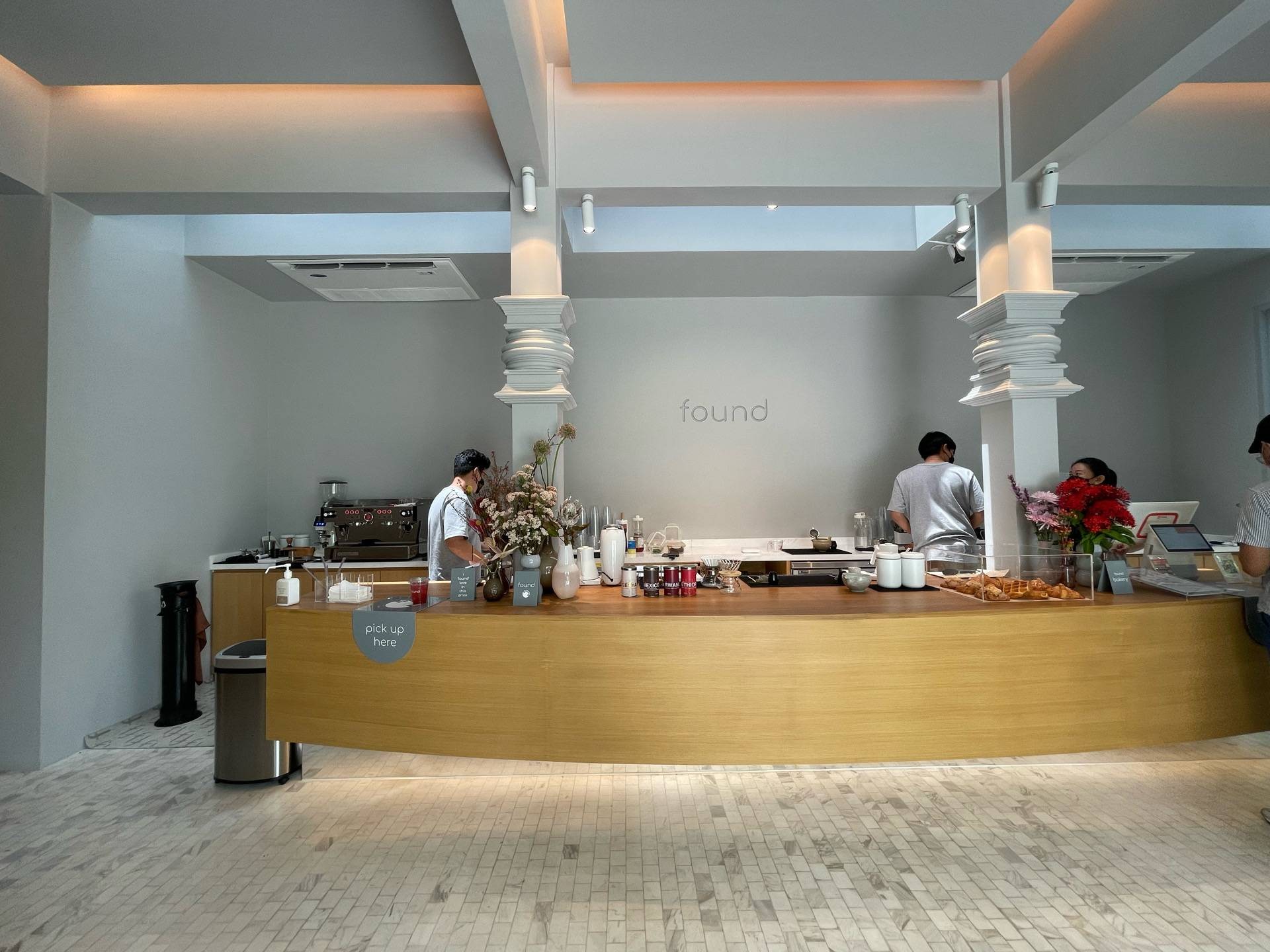 รูป found cafe นวลจันทร์
