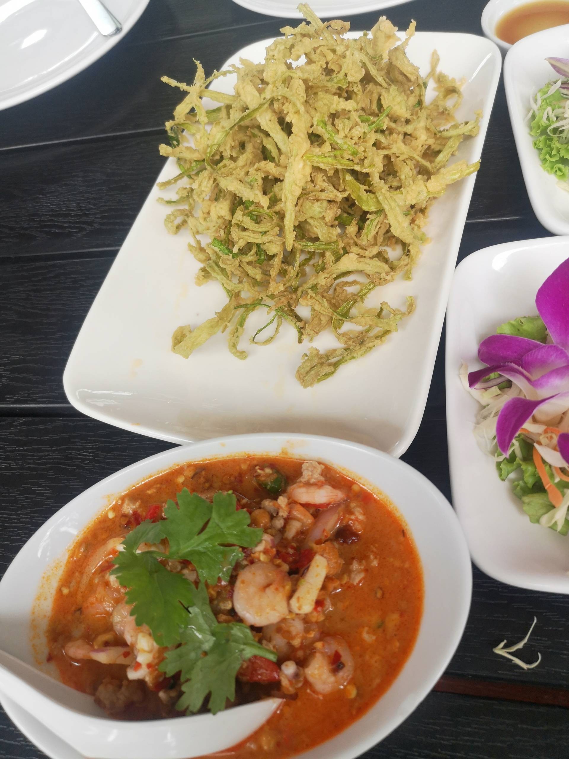ยำผักบุ้งกรอบ ร้าน Boss Thai & Seafood Restaurant (river)