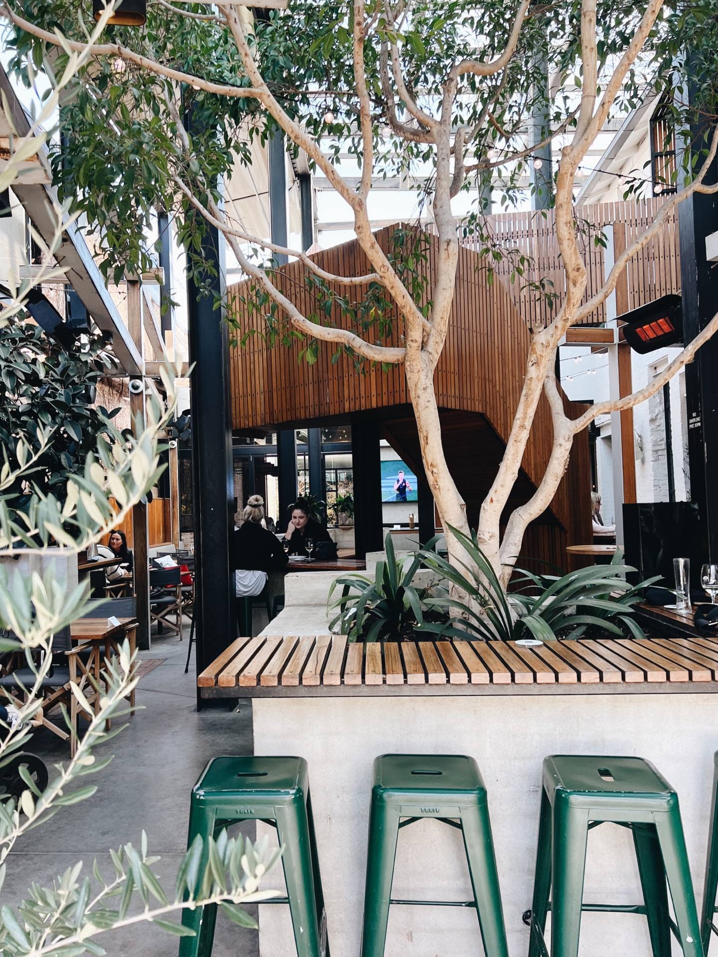 รีวิว Half Moon Brighton - Hotel pub and restaurant, beautiful outdoor ...