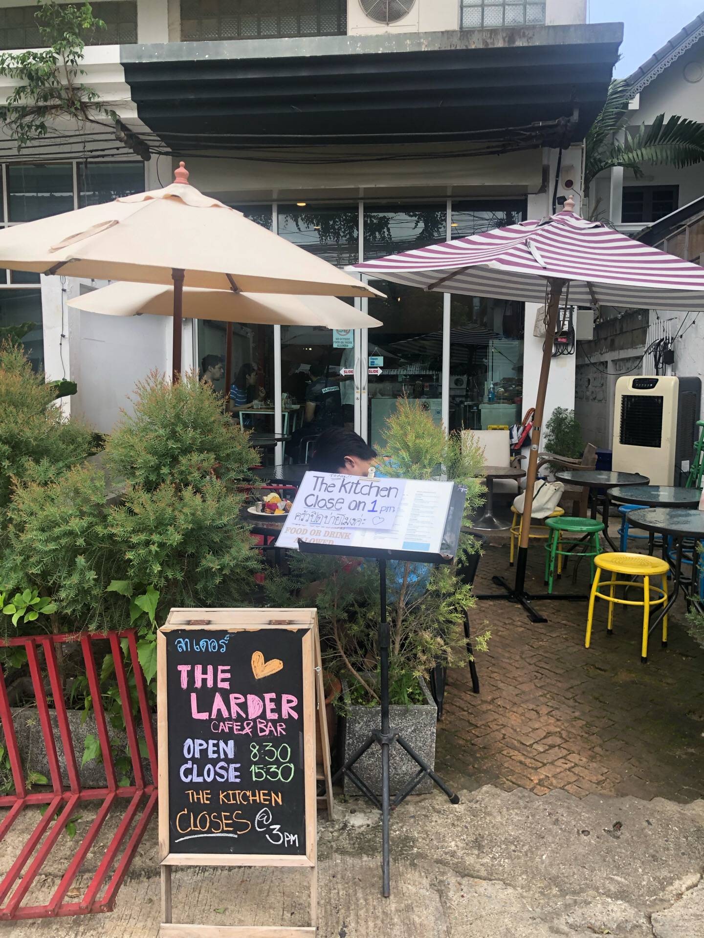 รีวิว The Larder cafe bar - Good breakfast or brunch