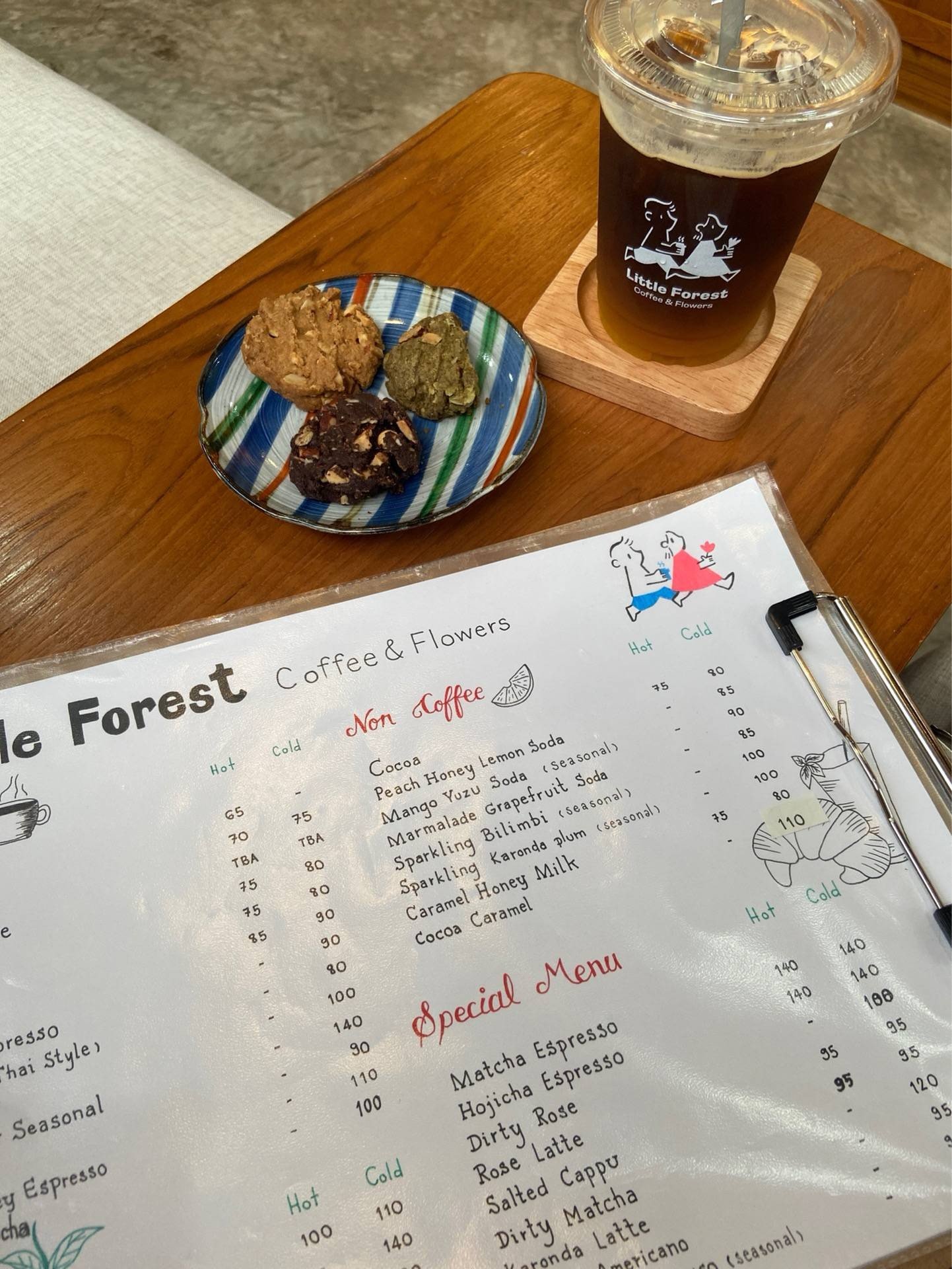 รีวิว Little Forest Coffee and Flowers - ร้านกาแฟ ตึกเล็กๆแต่ข้างในว้าว ...