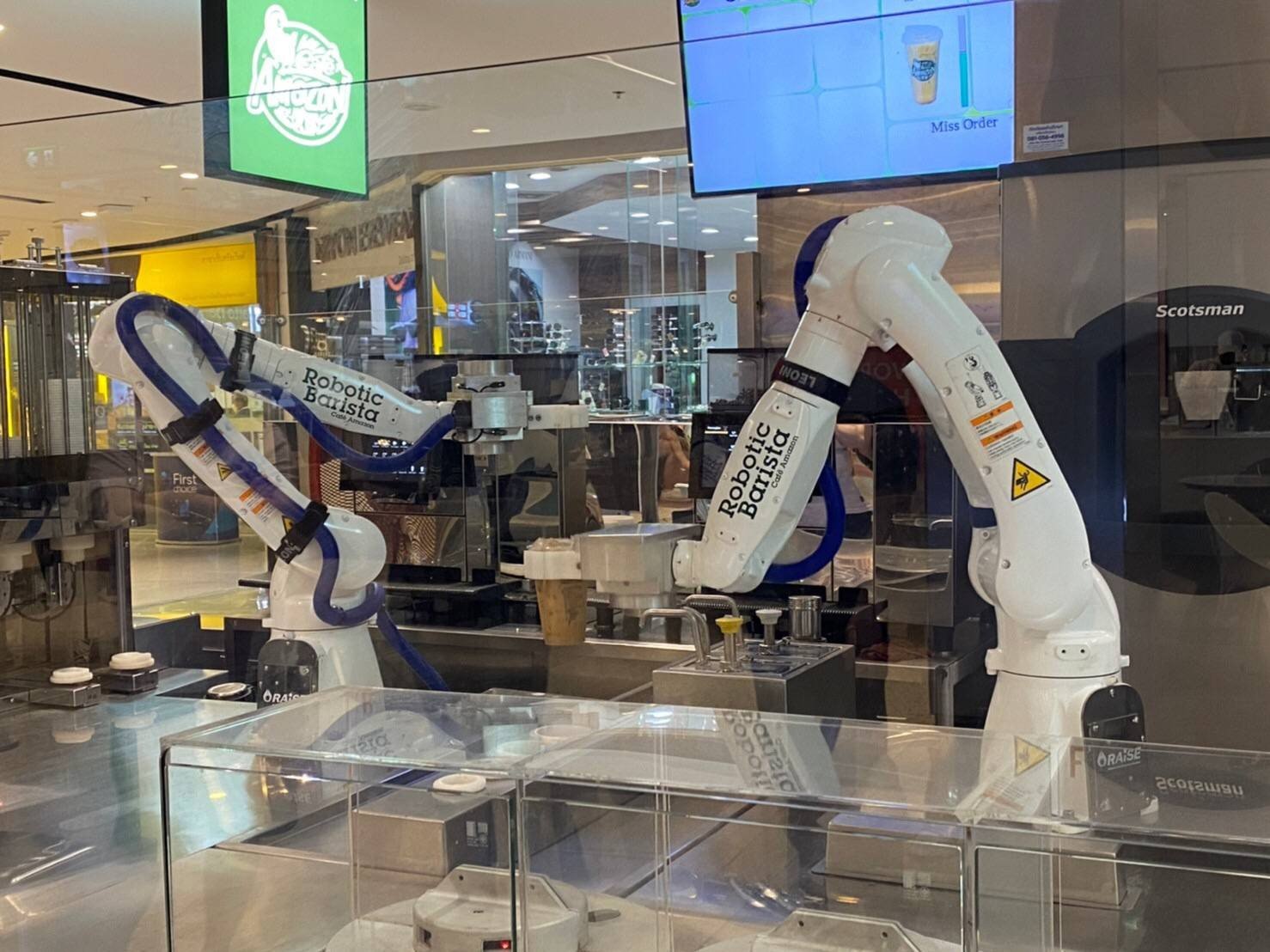 รูป Robotic Barista Amazon Centralworld