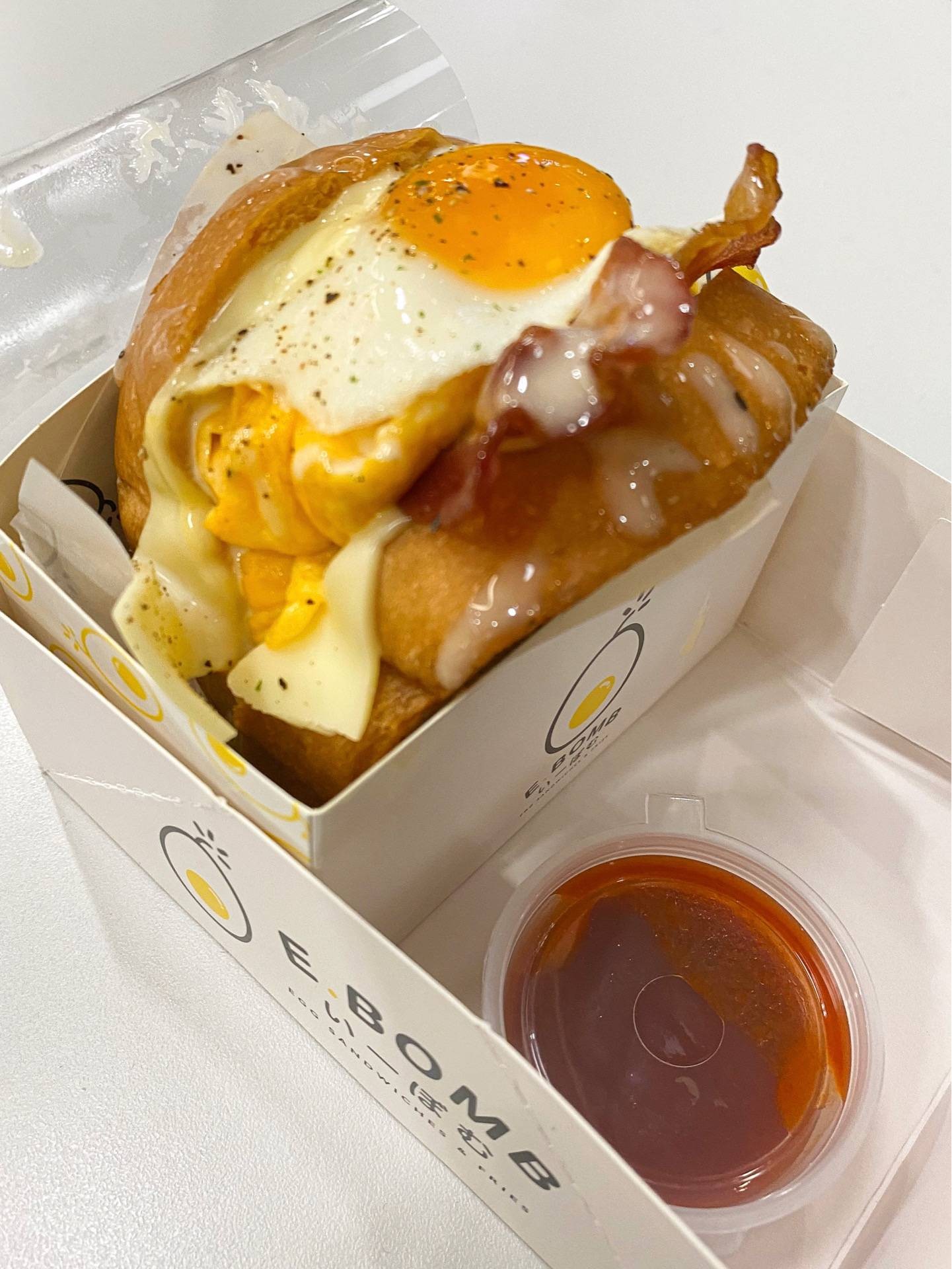 รูป EBOMB Egg Sandwiches & Fries Siam Square Block I