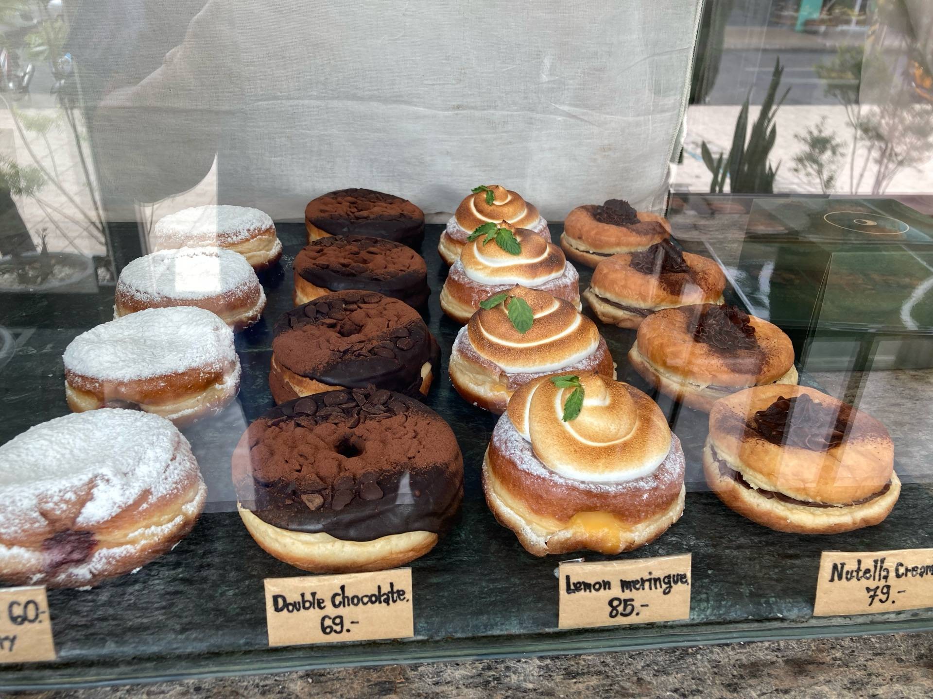 รูป Moon Doughnuts & Drinks