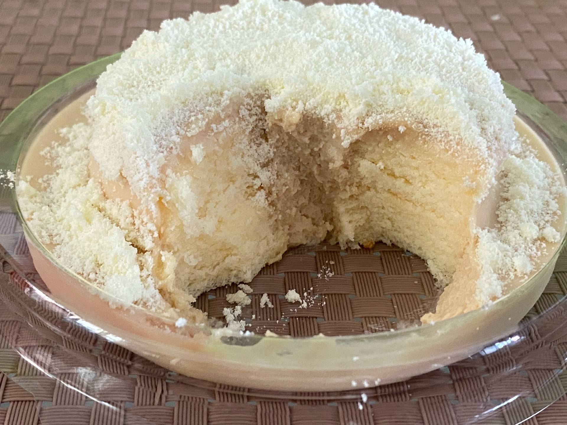 Caramel UFO cake ร้าน Bake A Wish Silom Complex