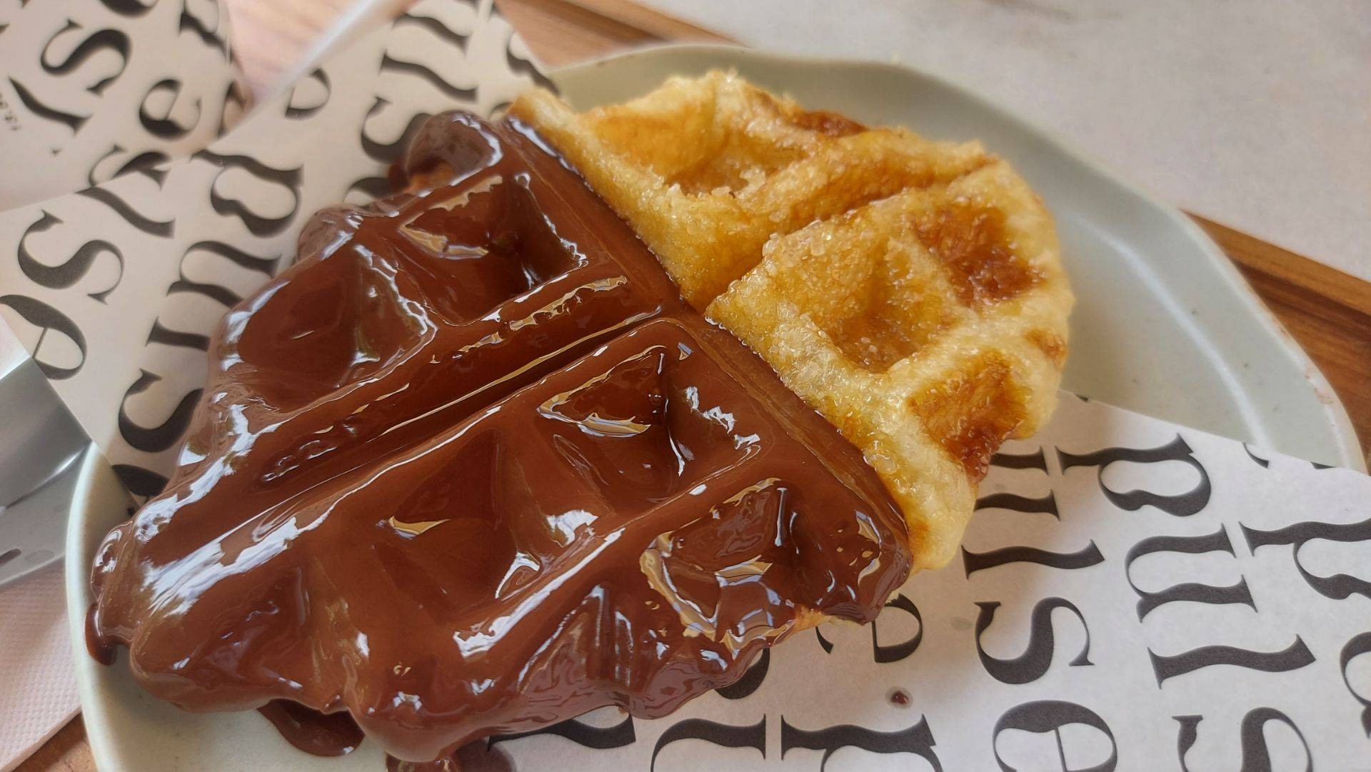 Dark chocolate croffle ร้าน Pulse บางขุนเทียน