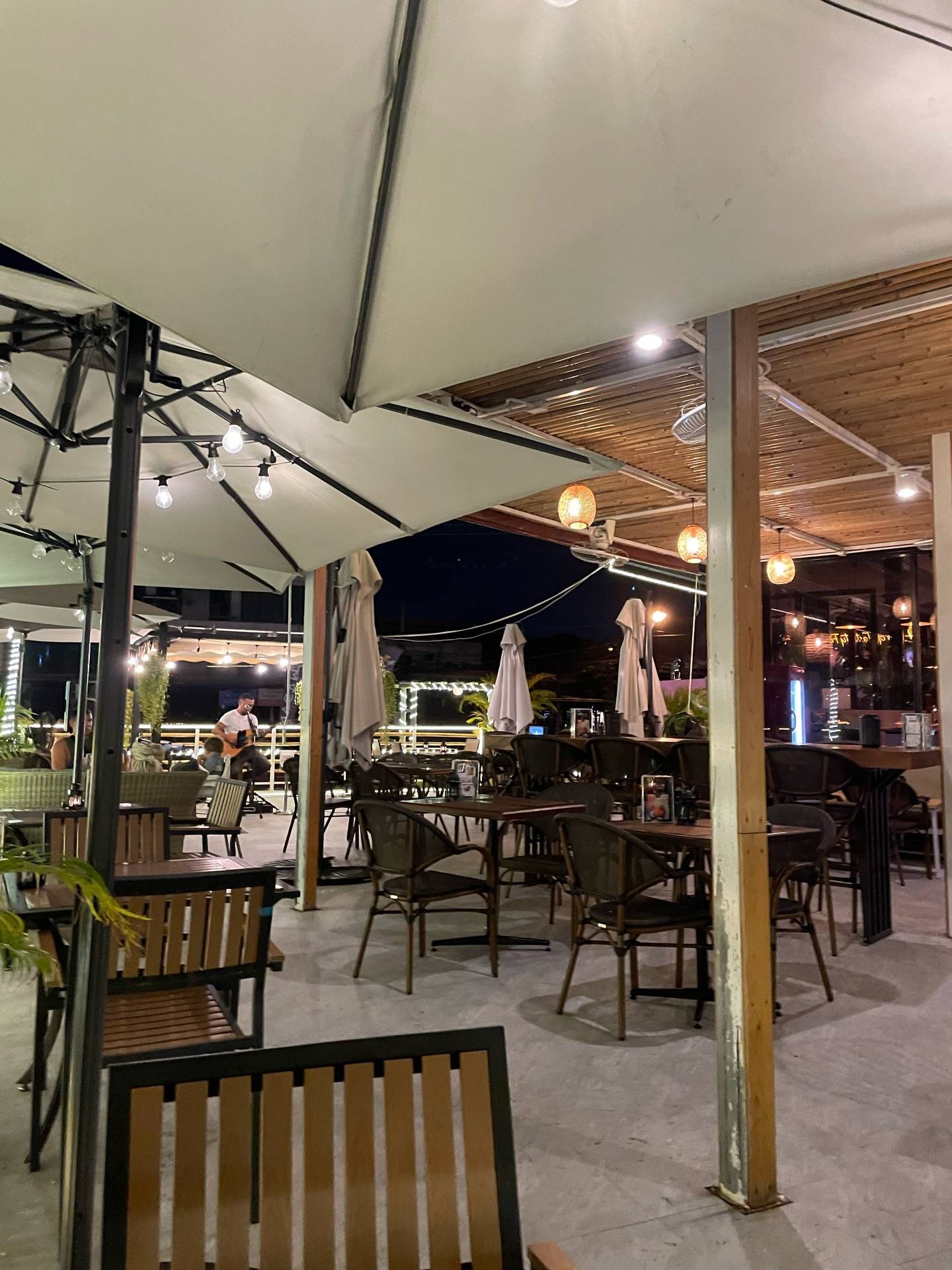 ร้าน Macaw Cafe & Bar | รีวิวร้านอาหาร