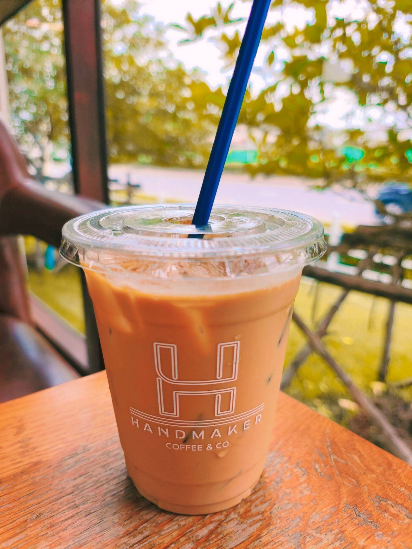 รีวิว Handmaker Coffee & Co. ราชพฤกษ์ - คาเฟ่มินิมอลราชพฤกษ์ กาแฟรสชาติดี เหมาะกับการนั่งทำงาน