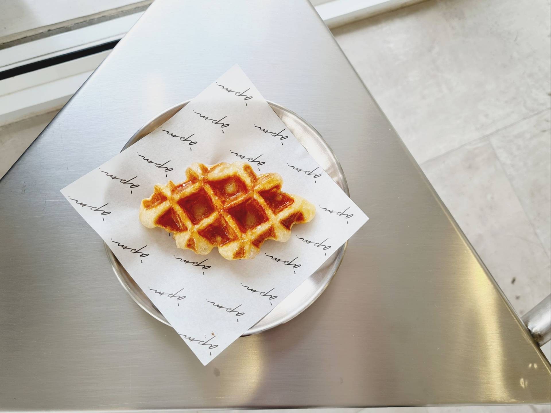 รีวิว ÀPM Coffee Bar - คาเฟ่สไตล์มินิมอลบนถนนไมตรีจิตต์