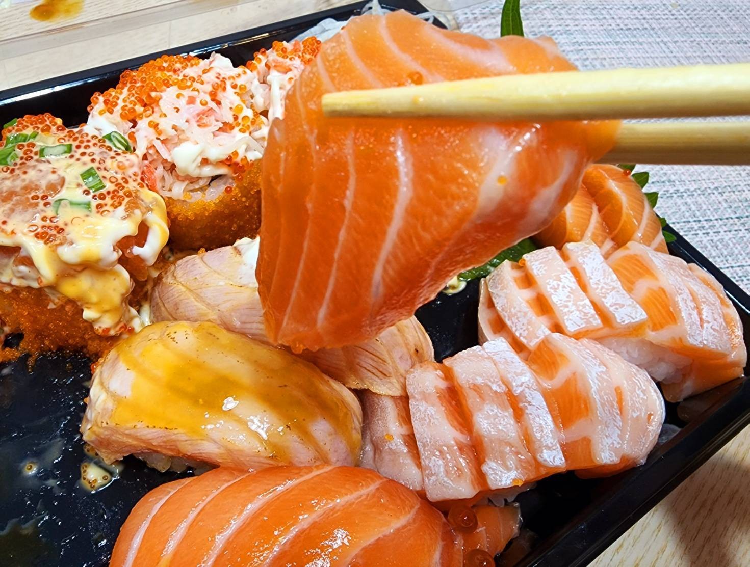 รีวิว Aroi Sushi Thru Thonglor ถนนเพชรบุรีตัดใหม่ - - Wongnai