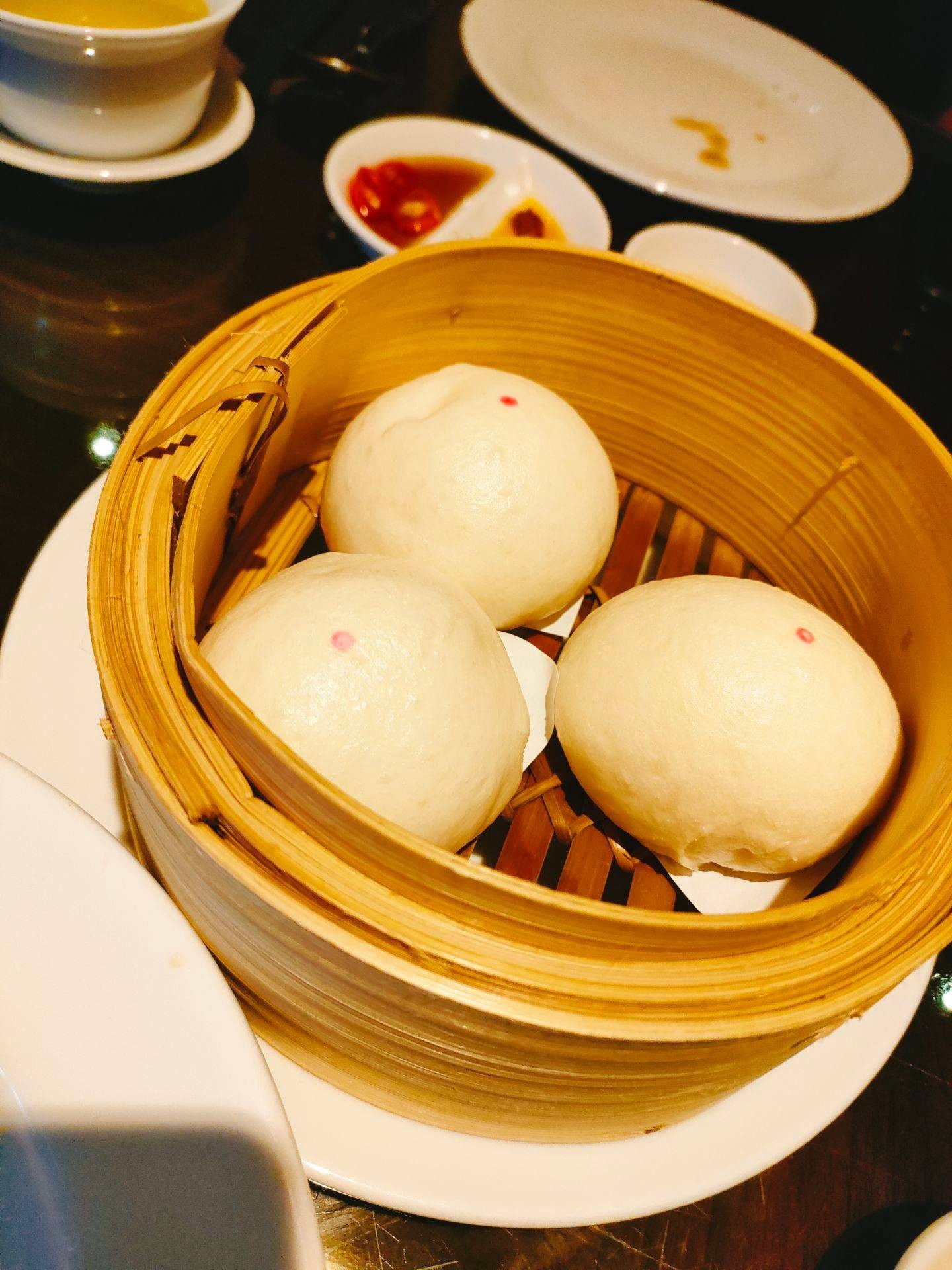 ซาลาเปาไส้ครีม ร้าน Fei Ya โรงแรมเรเนซองส์ กรุงเทพฯ - Wongnai