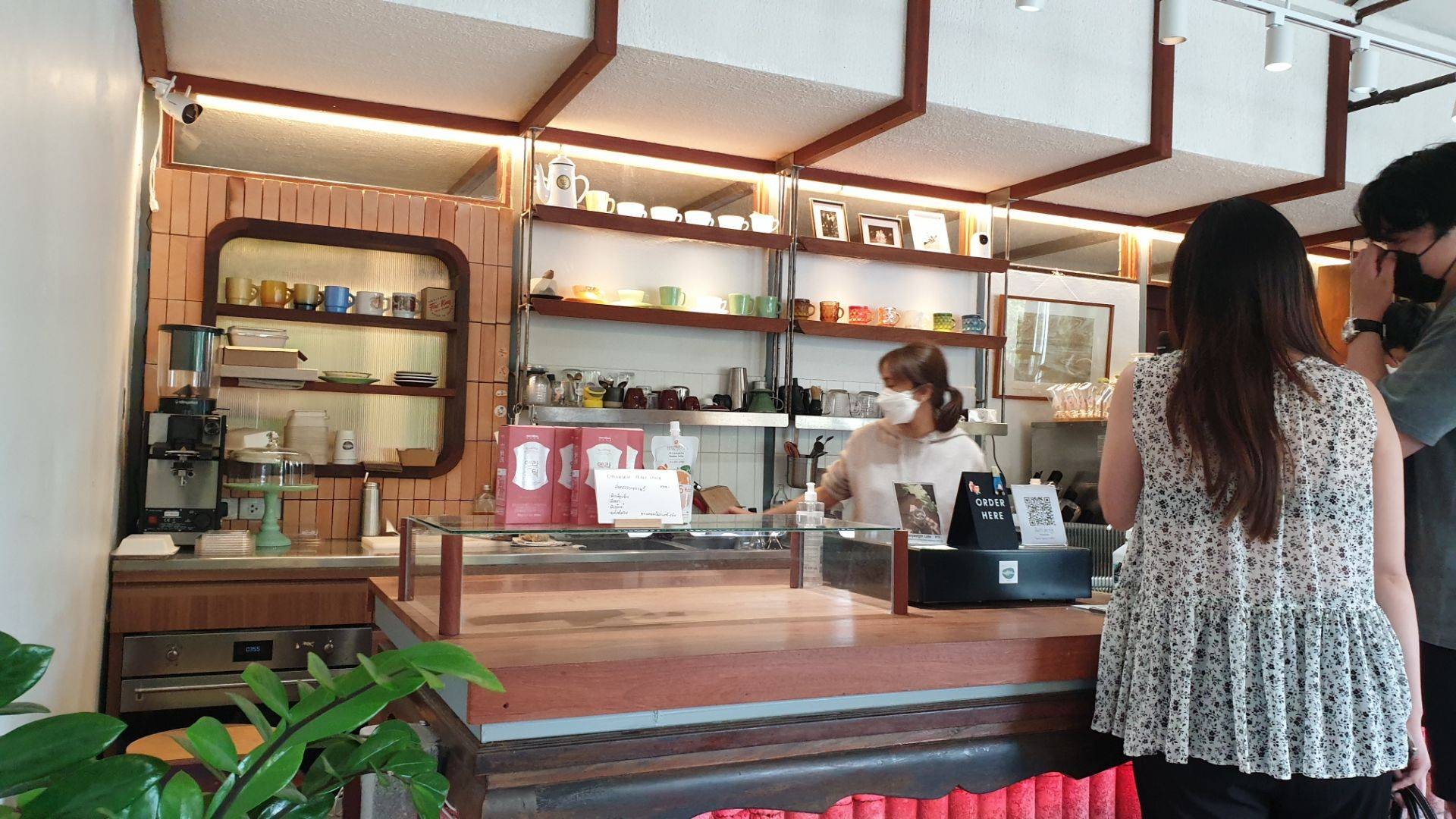 รีวิว Basic Space Coffee - คาเฟ่ อยุธยา มินิมอล