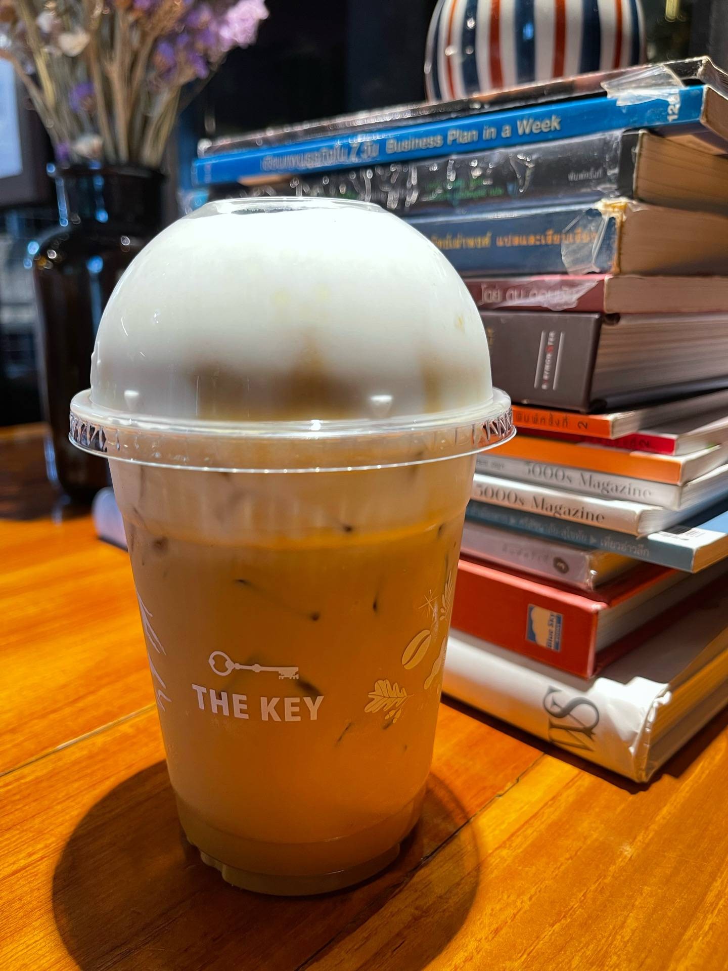 คาปูชิโน่เย็น ร้าน THE KEY CAFE AND BISTRO