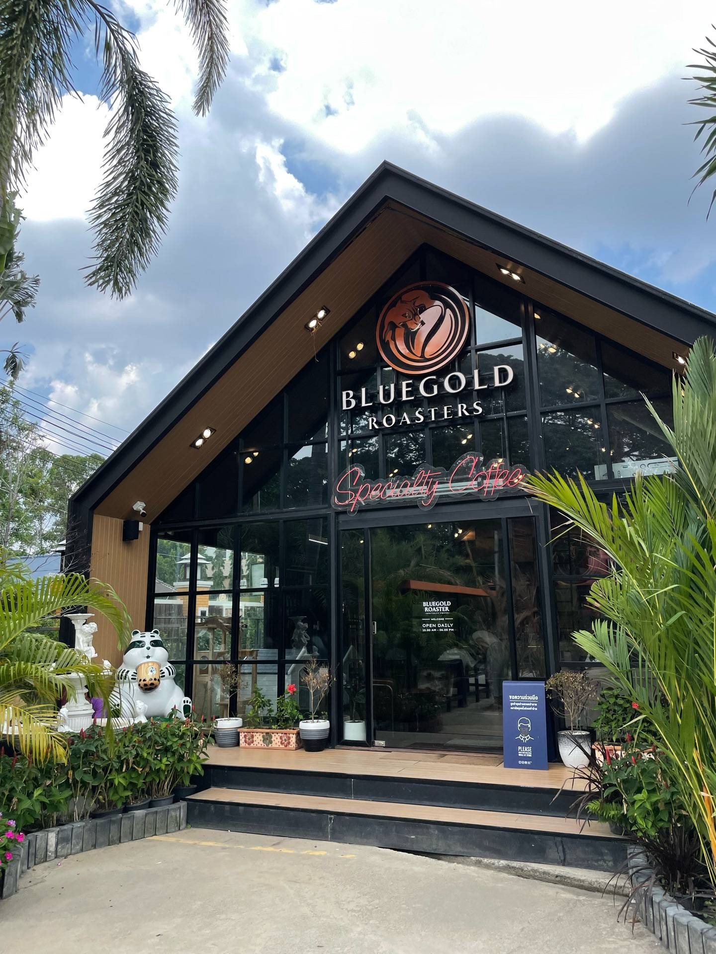 รีวิว กาแฟขี้ชะมด Bluegold Roaster Coffee เลียบทางด่วนเอกมัย-รามอินทรา - คาเฟ่สวนสัตว์เล็กๆในเมือง