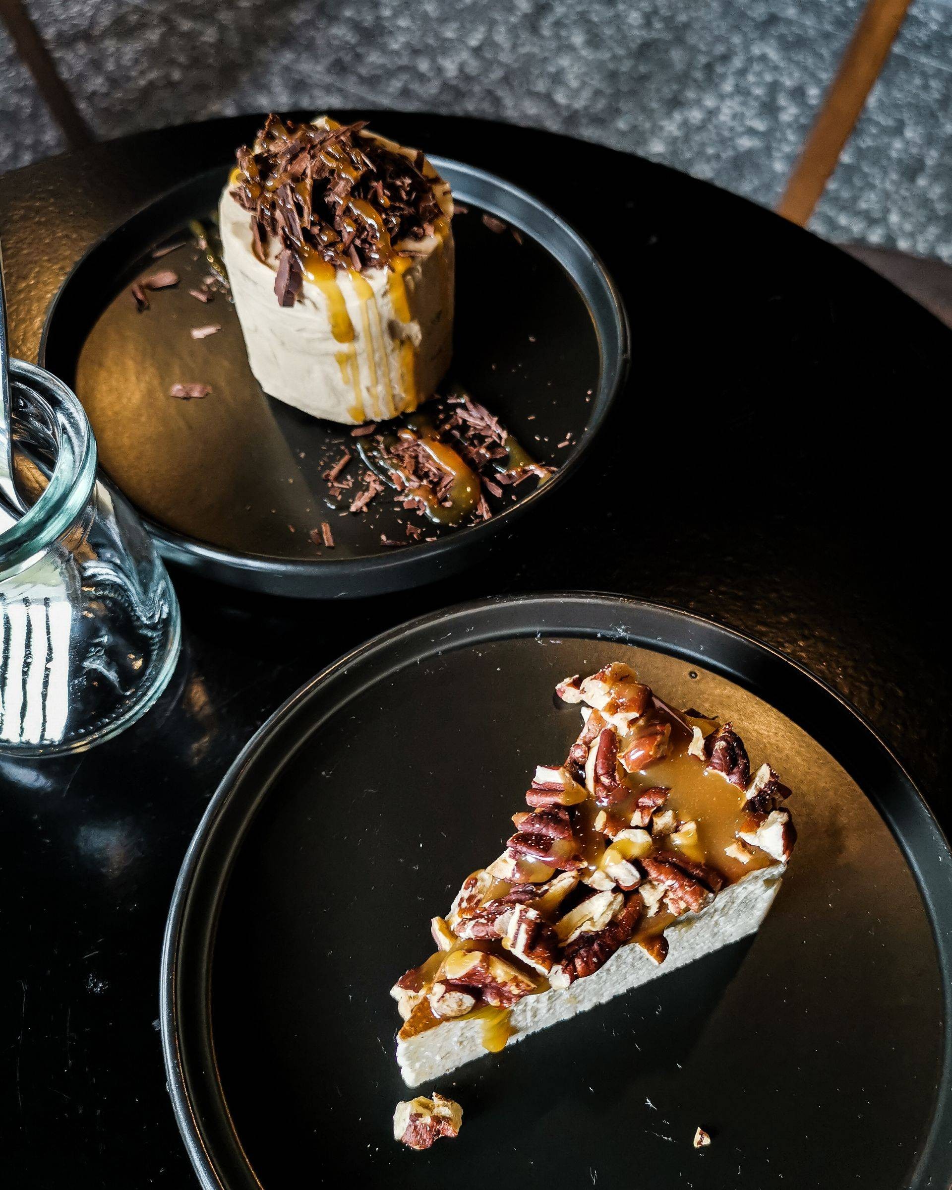 Banana butterscotch cake ร้าน Mitte Coffee Roastery ซอยแจ้งวัฒนะ 43/1 ...