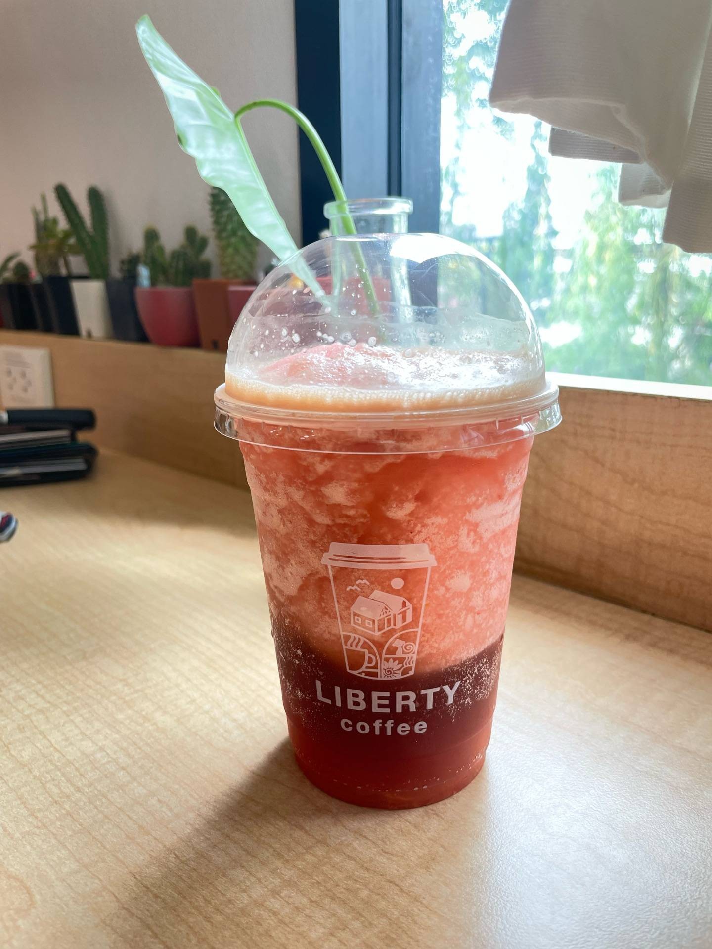 รีวิว Liberty Coffee ลพบุรี - คาเฟ่ลพบุรี ที่ต้องห้ามพลาด บรรยากาศอบอุ่น เหมาะมานั่งอ่านหนังสือ ...