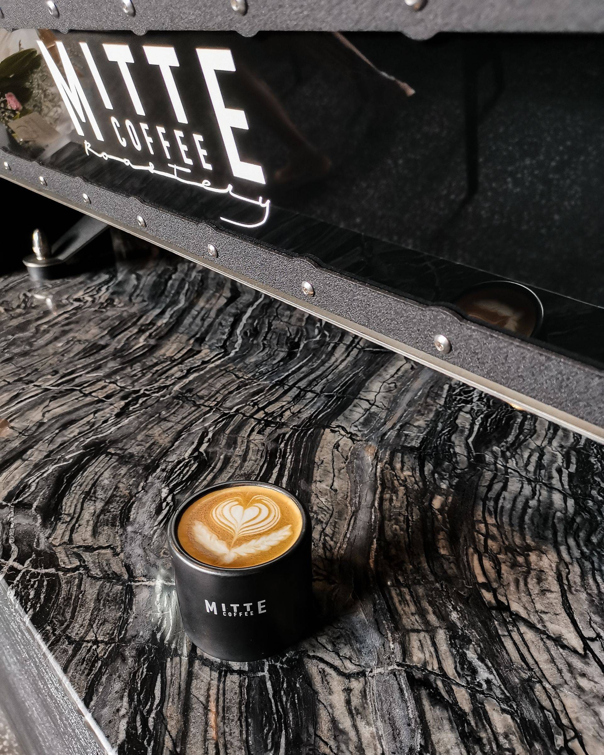 Hot Latte • หากซื้อตัวแก้ว จะได้กาแฟฟรี 1 เสิร์ฟจ้า แก้วนี้บาริสต้าเลย ...