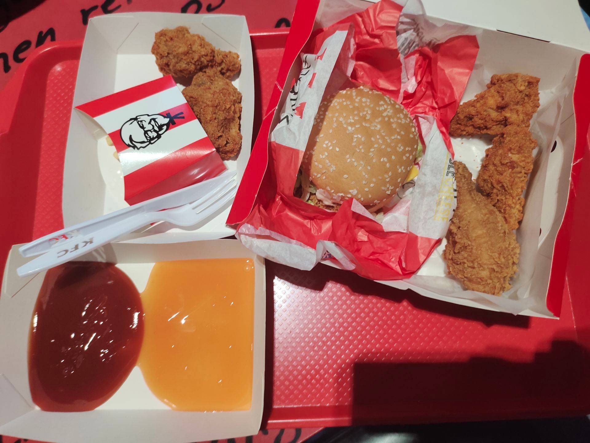 รีวิว KFC ฟิวเจอร์พาร์ครังสิต ชั้นจีเอฟ - สองคน ไม่ถึงสองร้อย คุ้มมากๆ - Wongnai