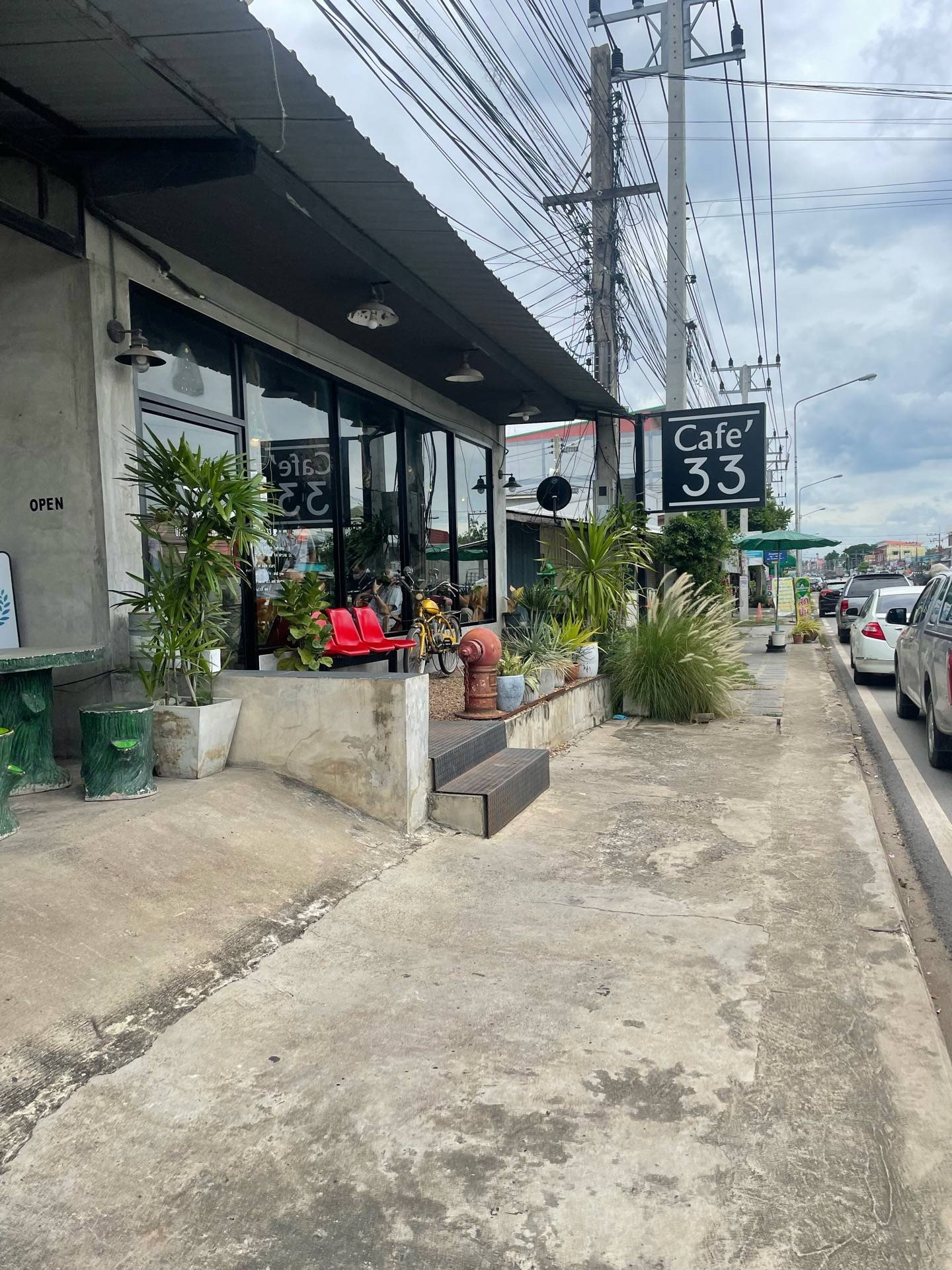 รีวิว Cafe'33 - ร้านกาแฟขนาดเล็ก ตกแต่งดิบๆเท่ๆ กาแฟดี