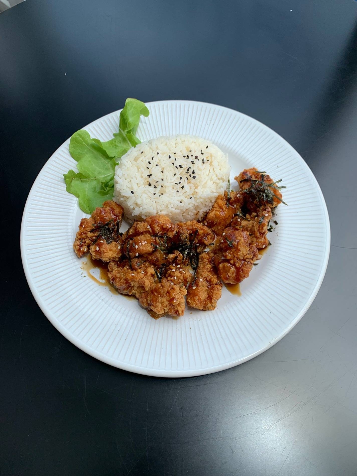 ข้าวไก่ทอดคาราเกะ ราดซอสเทอริยากิ • image ร้าน KOGUMA M cafe นครปฐม - Wongnai