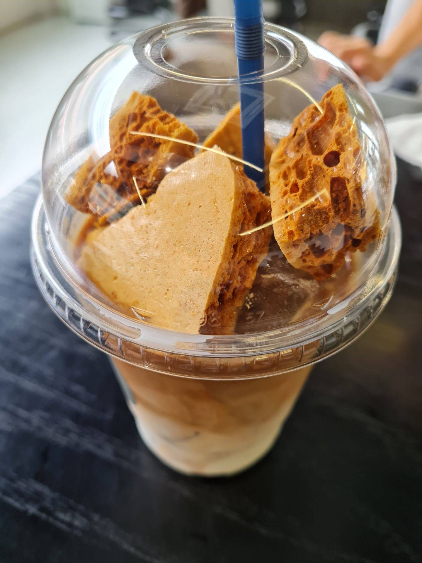 Dalgona Candy Latte ร้าน BAKEBURY Espresso Bar HQ