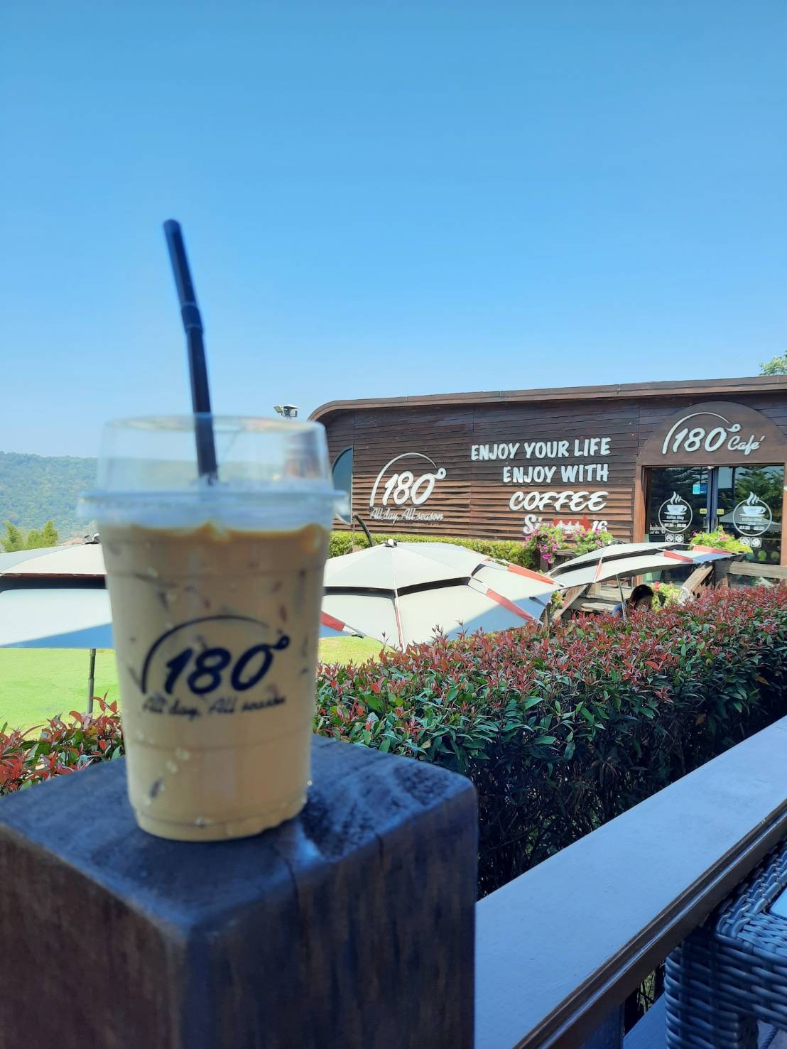 รีวิว 180 cafe 180 All Day All Season Hostel - อยากไปดูทะเลหมอก แต่มา ...