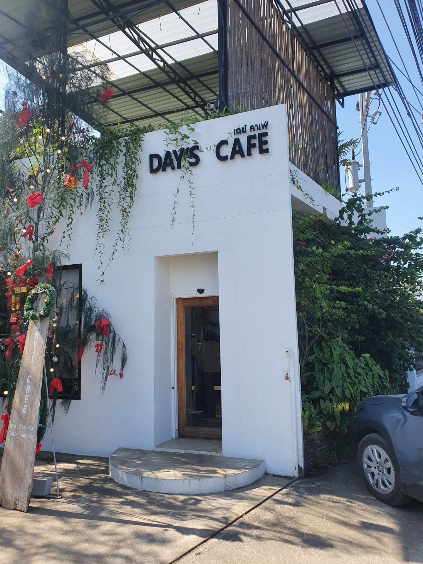 รีวิว Day’s Cafe’ - คาเฟ่ที่มีเค้กอร่อย แวะก่อนขึ้นไทรโยค - Wongnai
