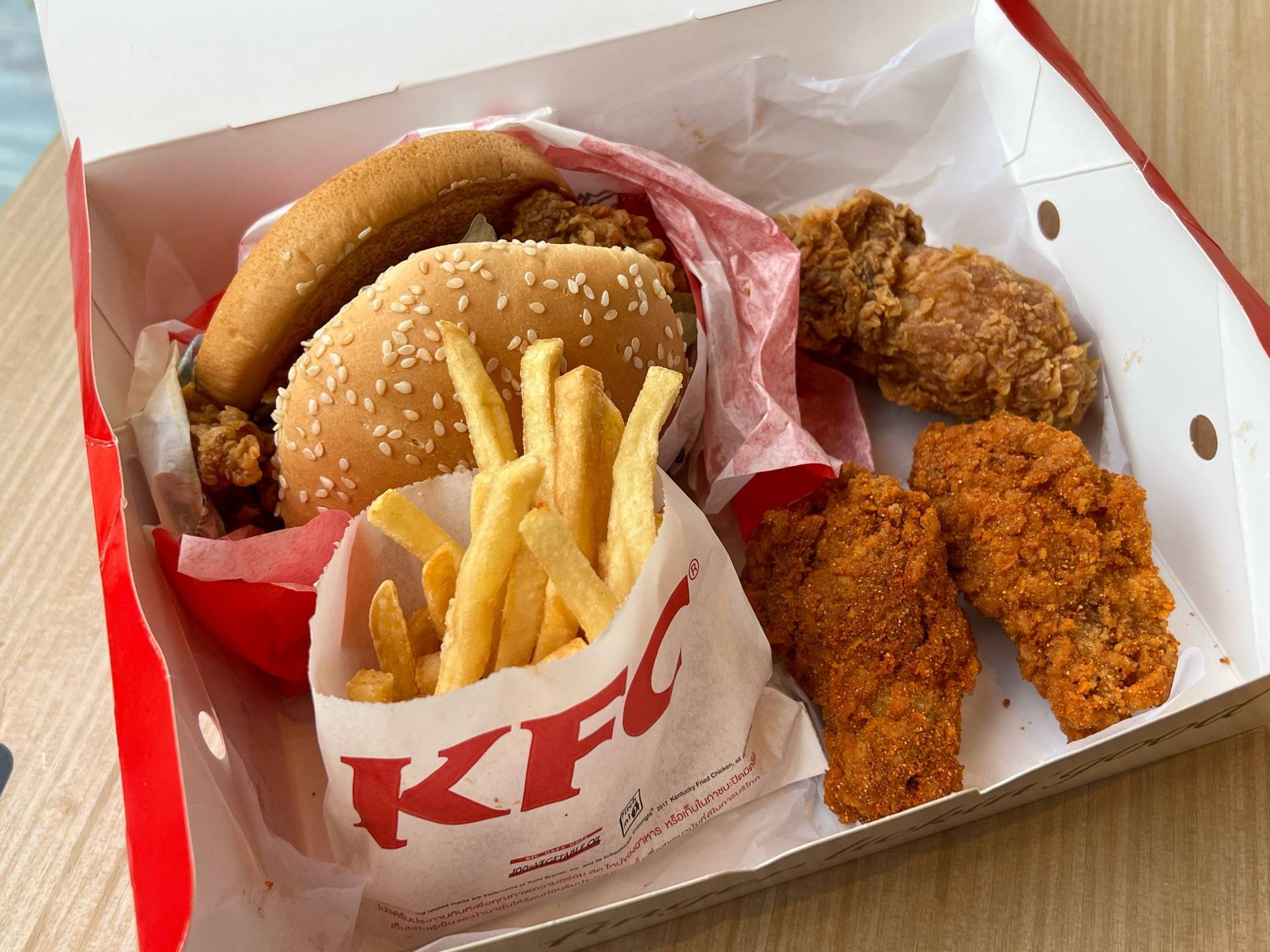รีวิว KFC FSDT สาธร - สาขาใหม่ย่านสาทร - Wongnai