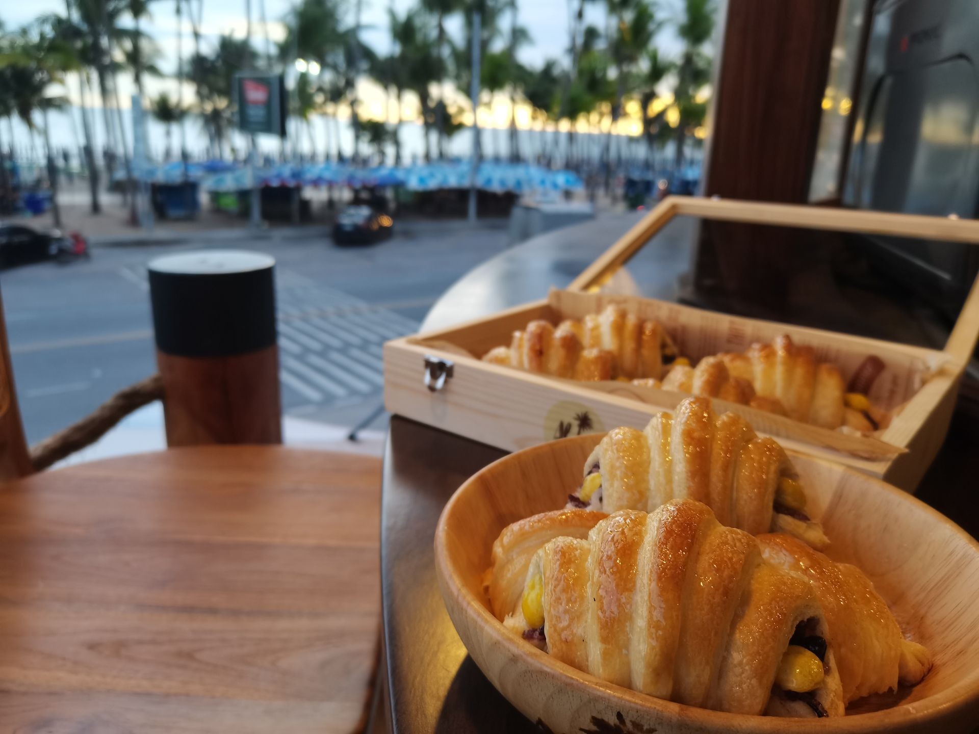 ครัวซองต์ข้าวหลาม ร้าน Aloha Beach Cafe'